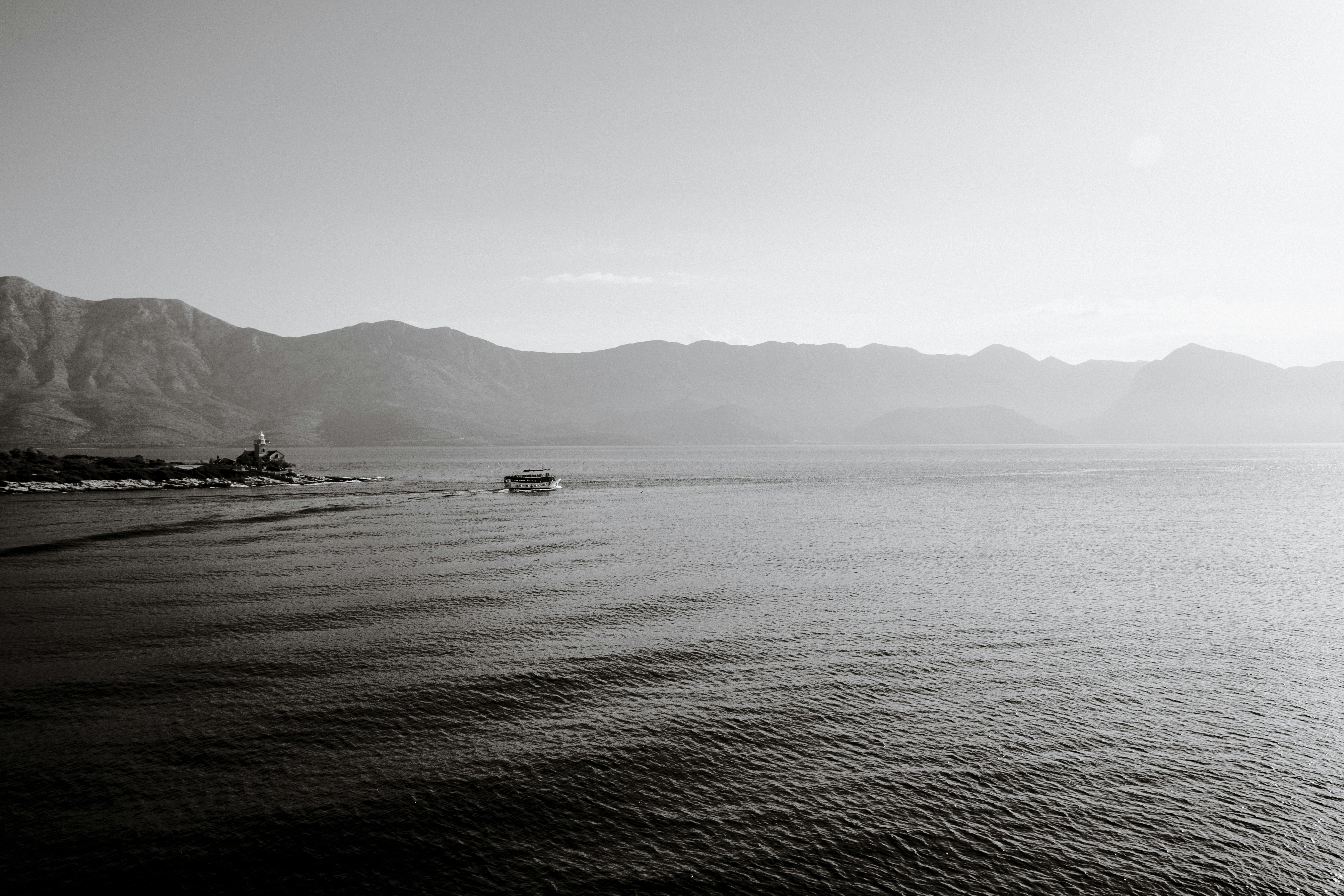 Quiet Horizon: Mountain Coast under Soft Grayscale Light