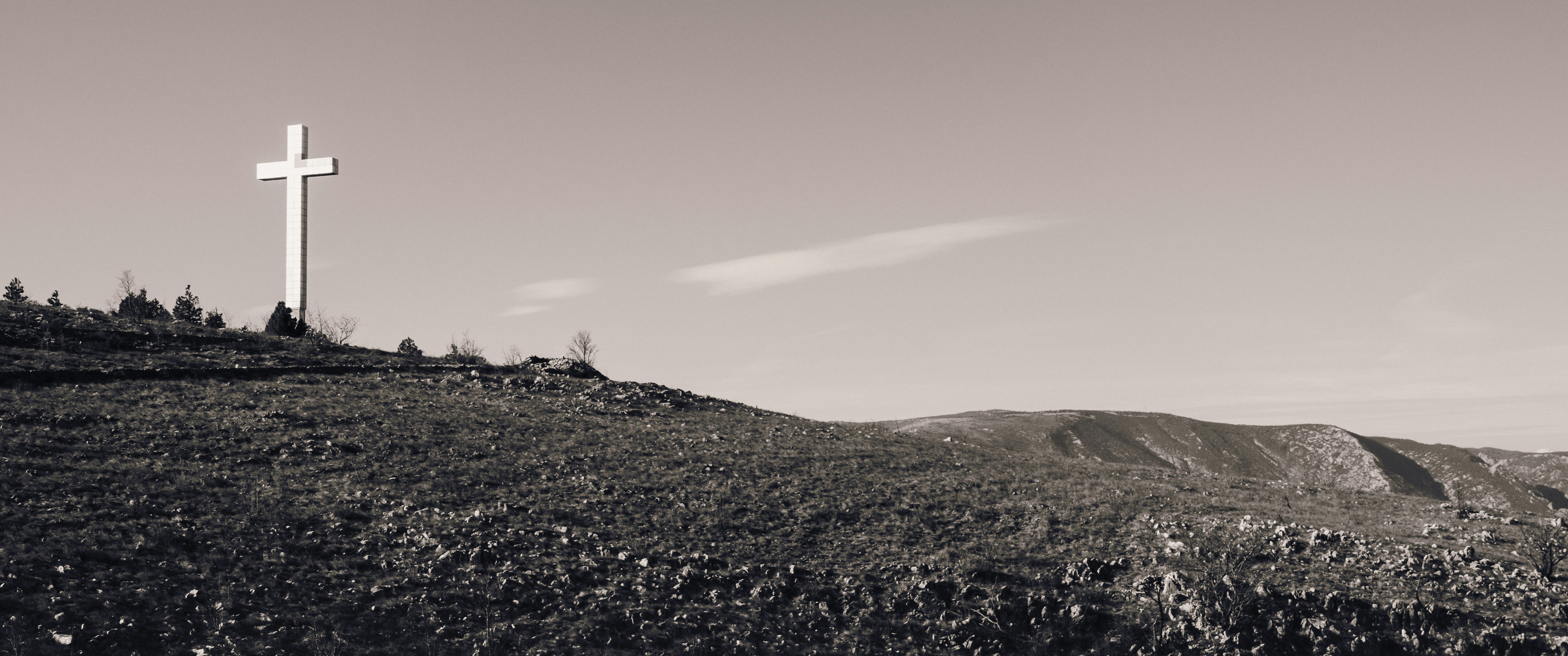 Hilltop Cross at Dusk: A Quiet Horizon