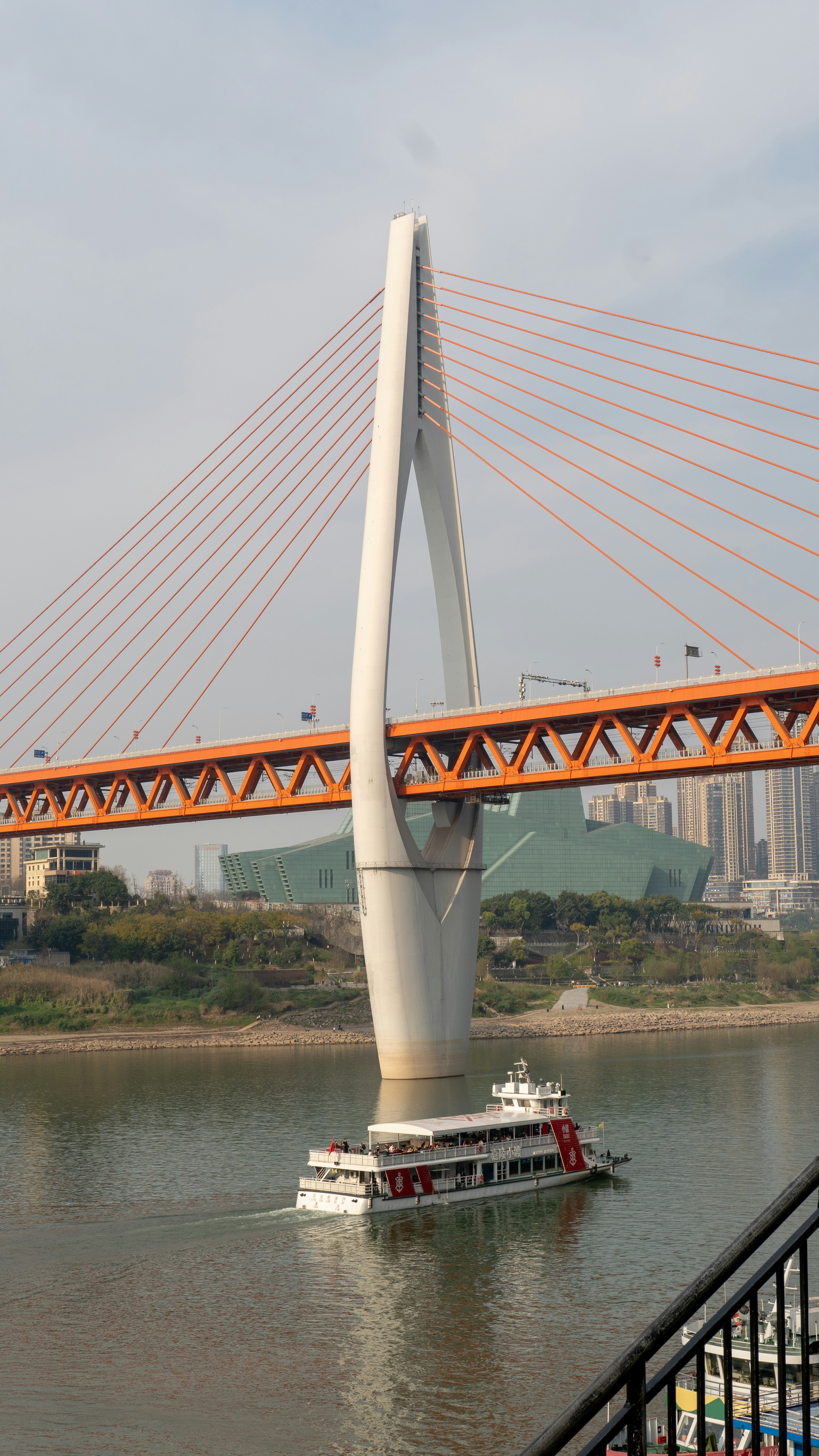 Cable-stayed Channel: A Modern Arrow Crossing the River