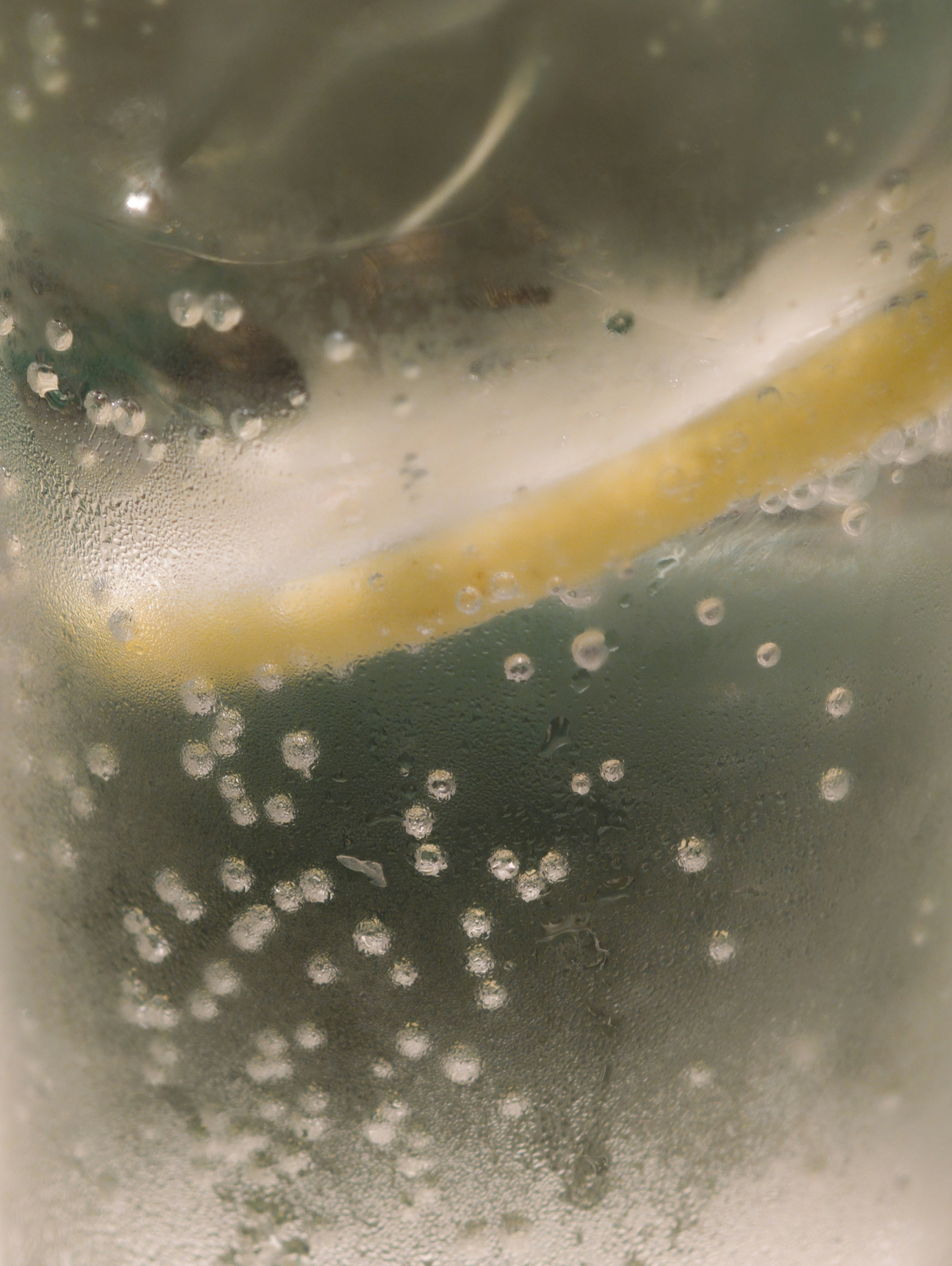 Yellow Twist in a Bubbly Glass