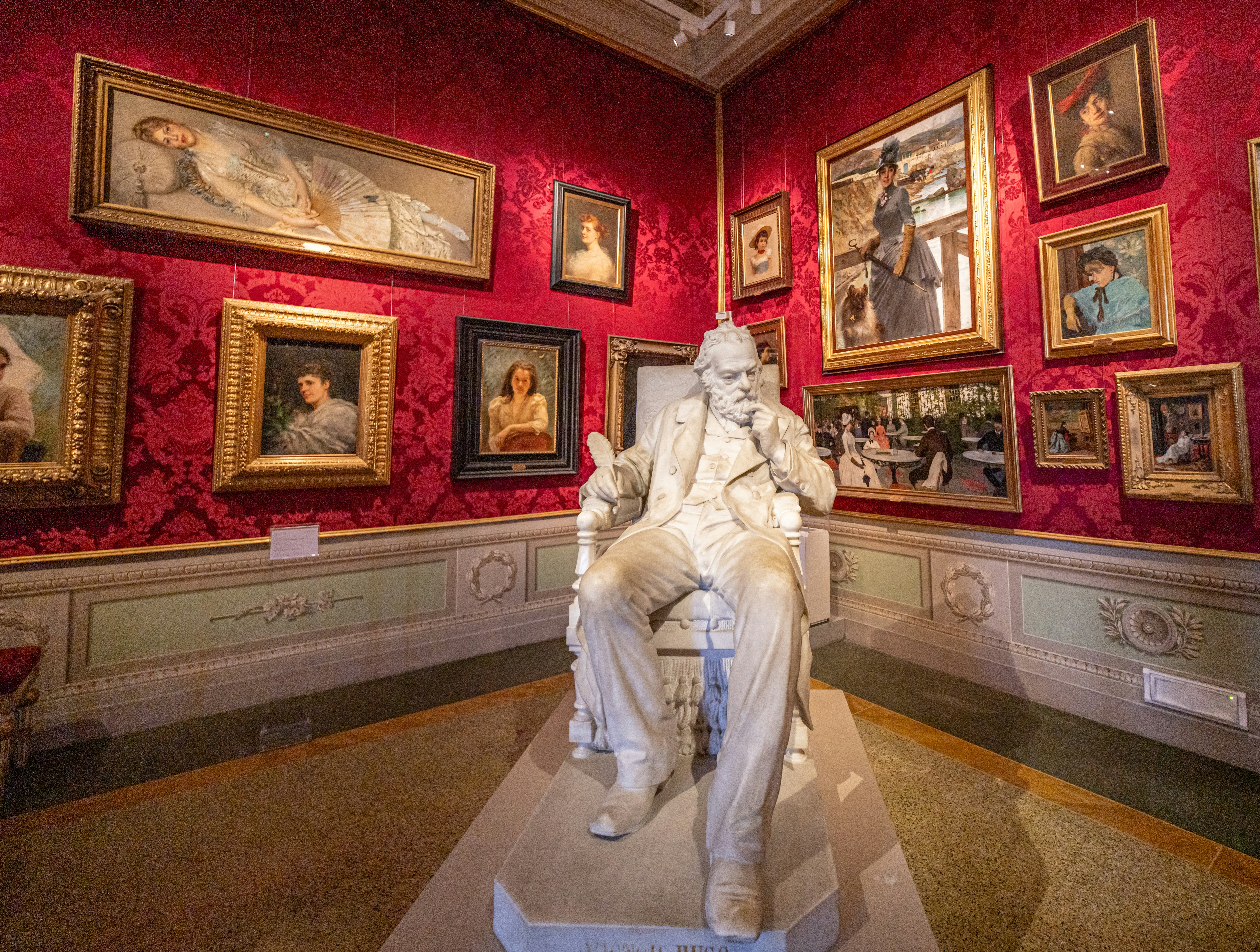 Statue in a Velvet Gallery: A Quiet Corner of Portraits