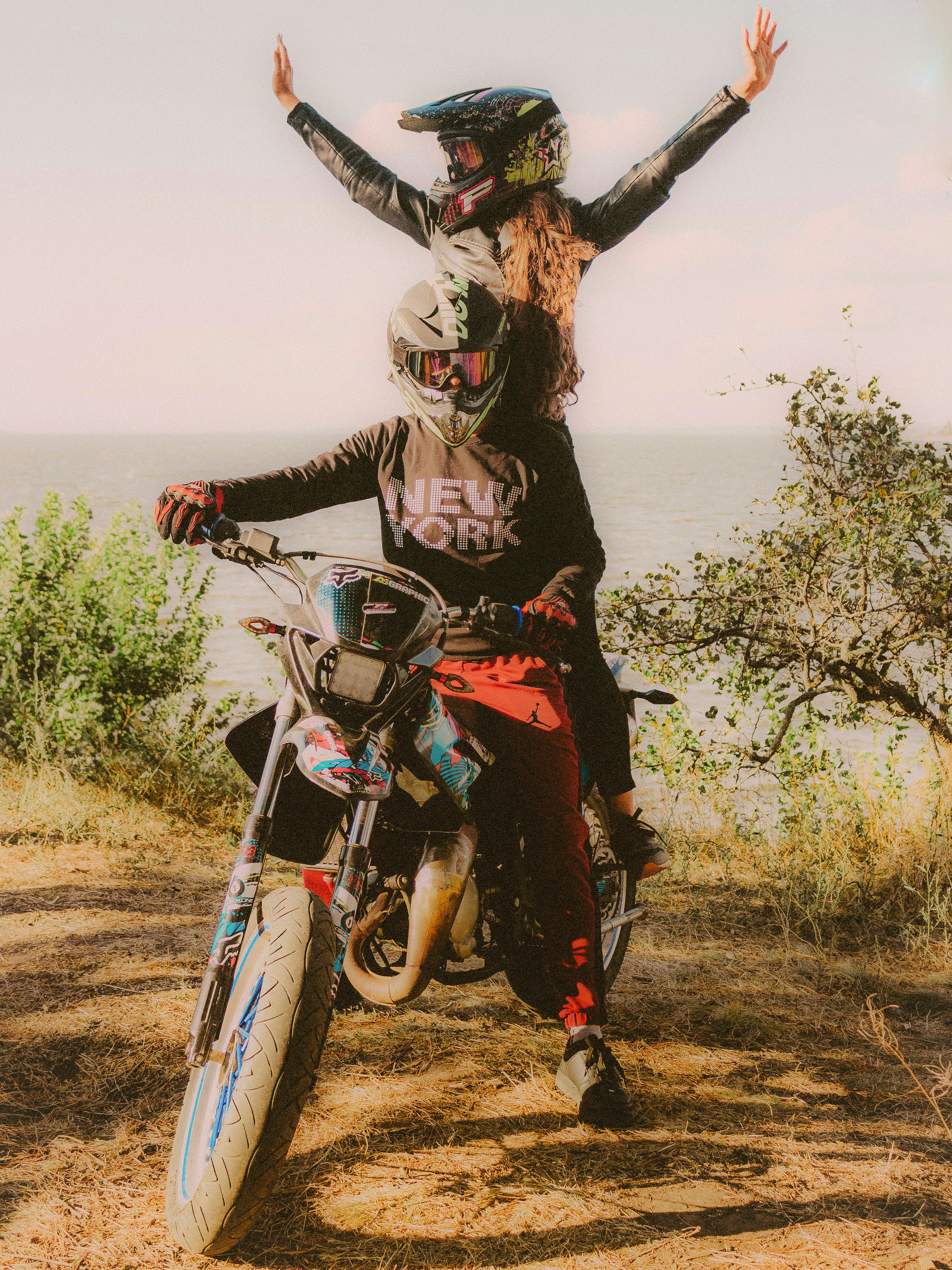 Two on a Trail: Riders Raise Hands at the Cliffside Vista