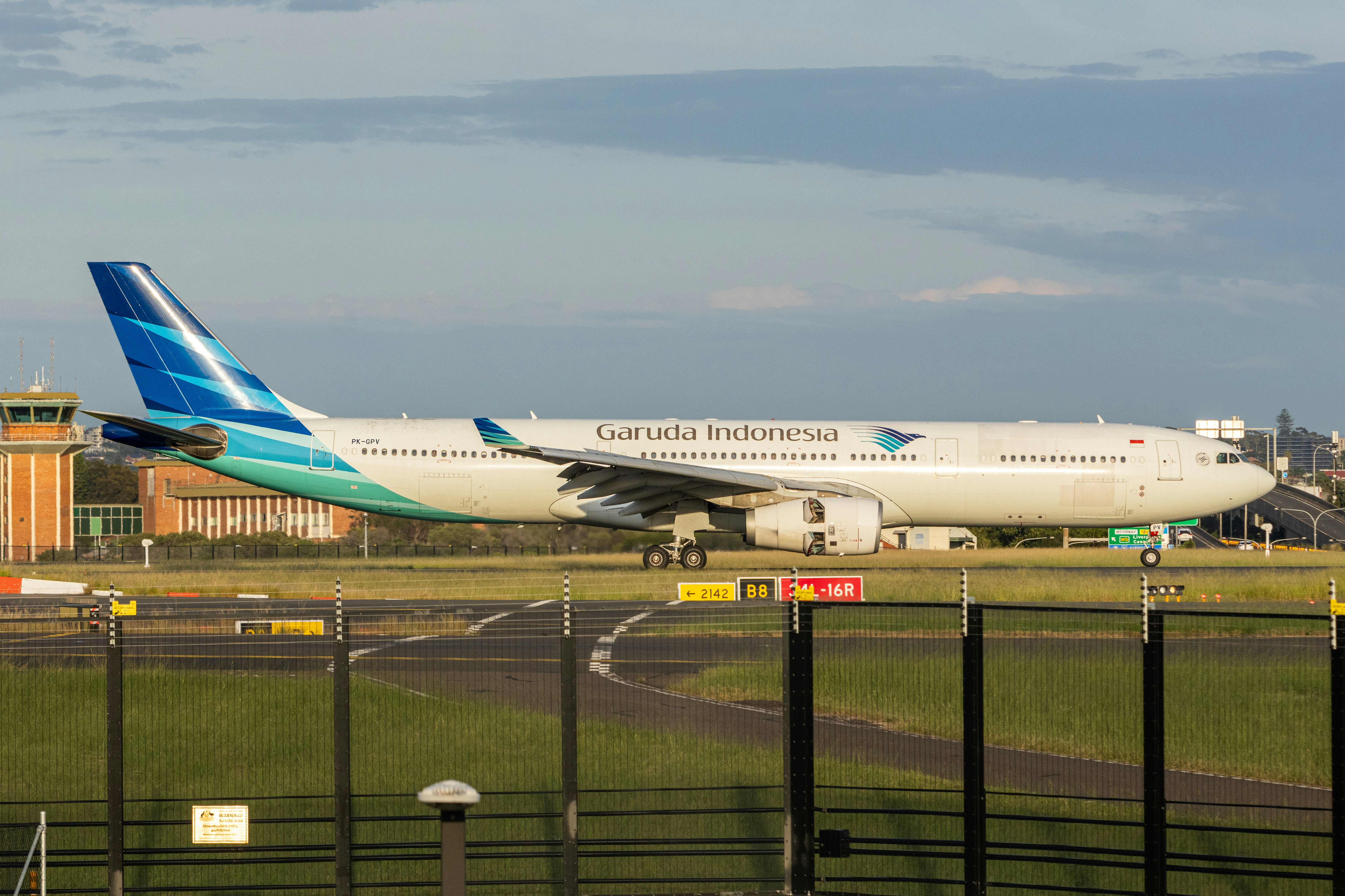 Garuda Indonesia at the Gate: Long-Haul Lineup on a Clear Day
