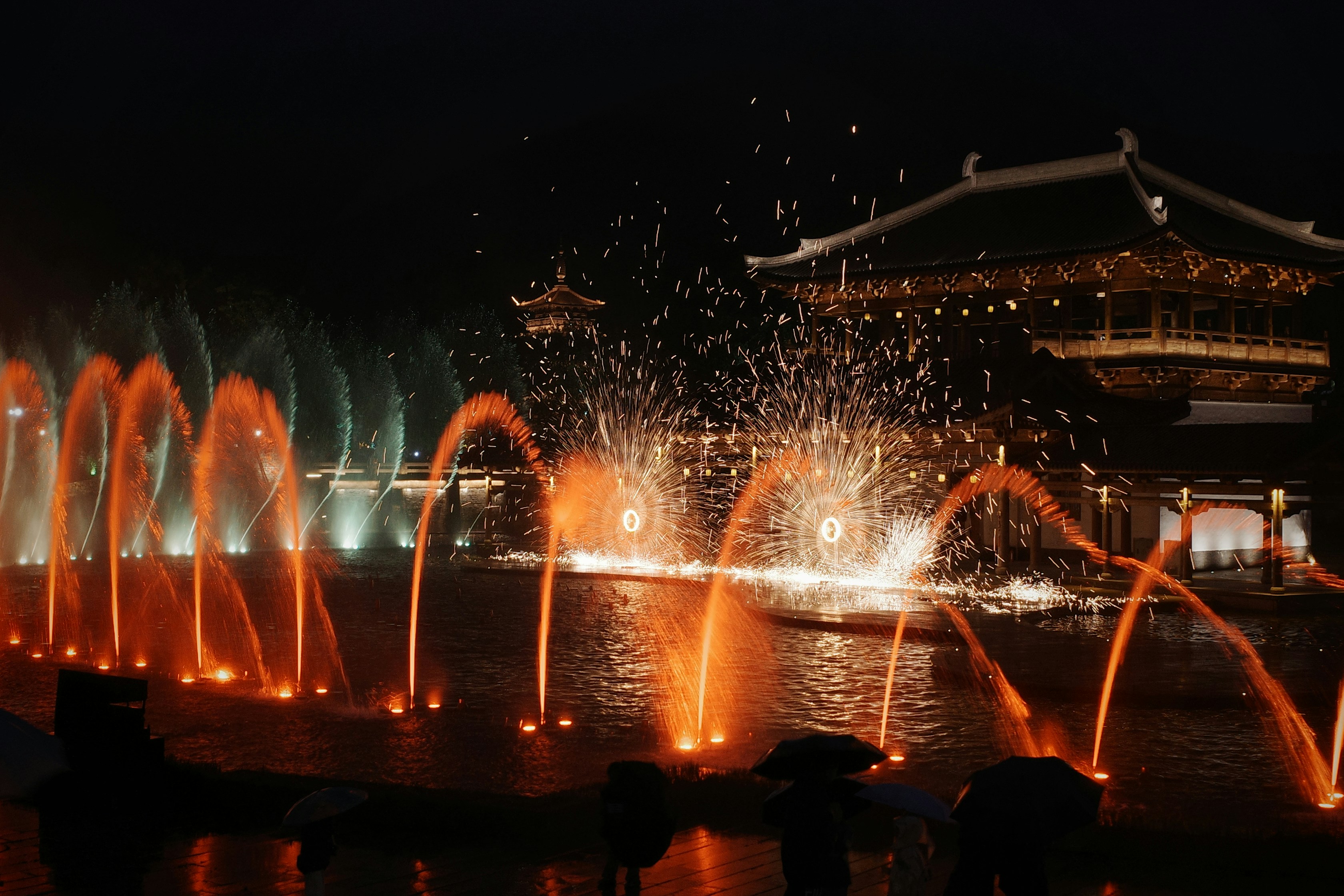 Night Fountain Chorus by the Riverside Temple