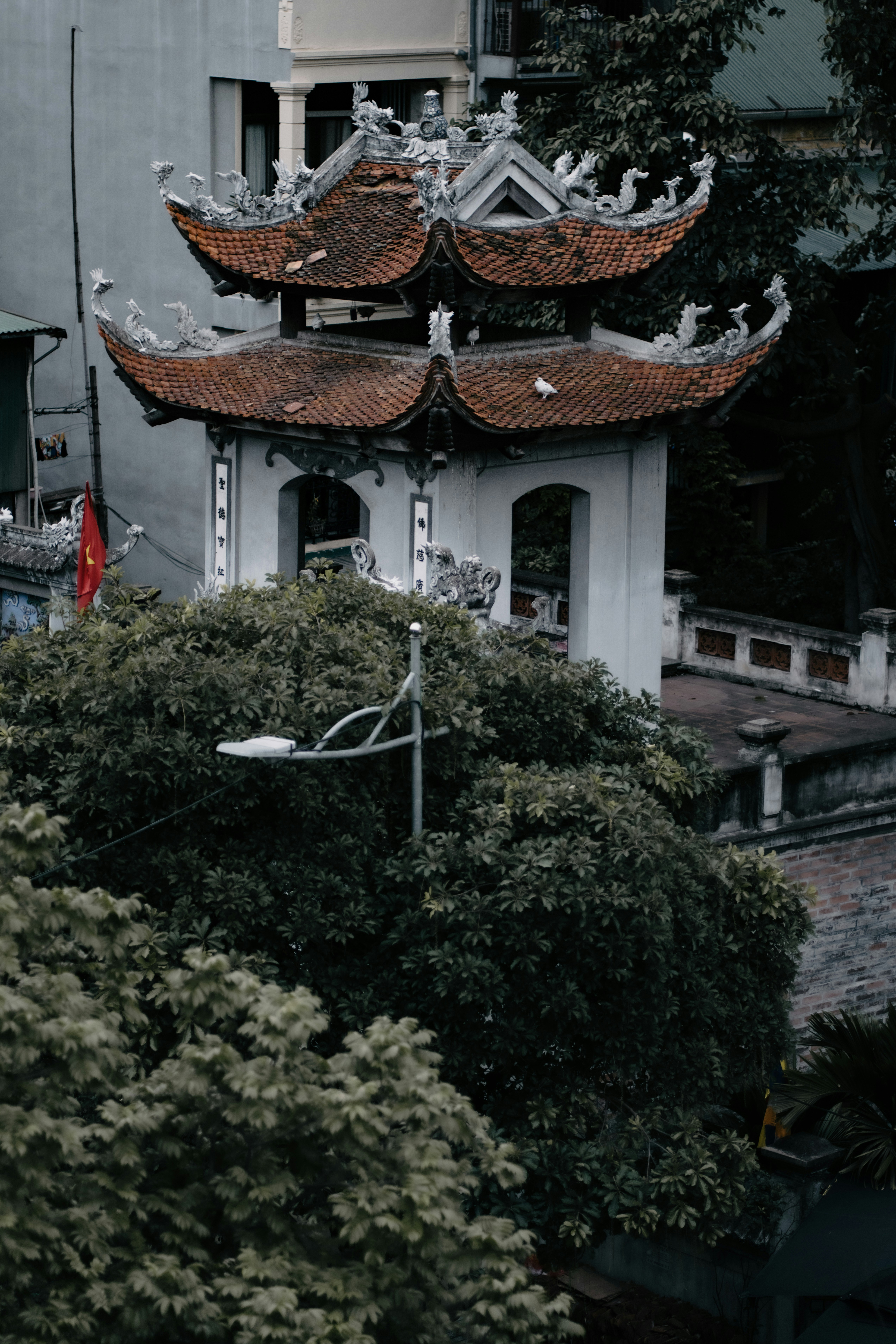 Temple Crest Amid Urban Quiet