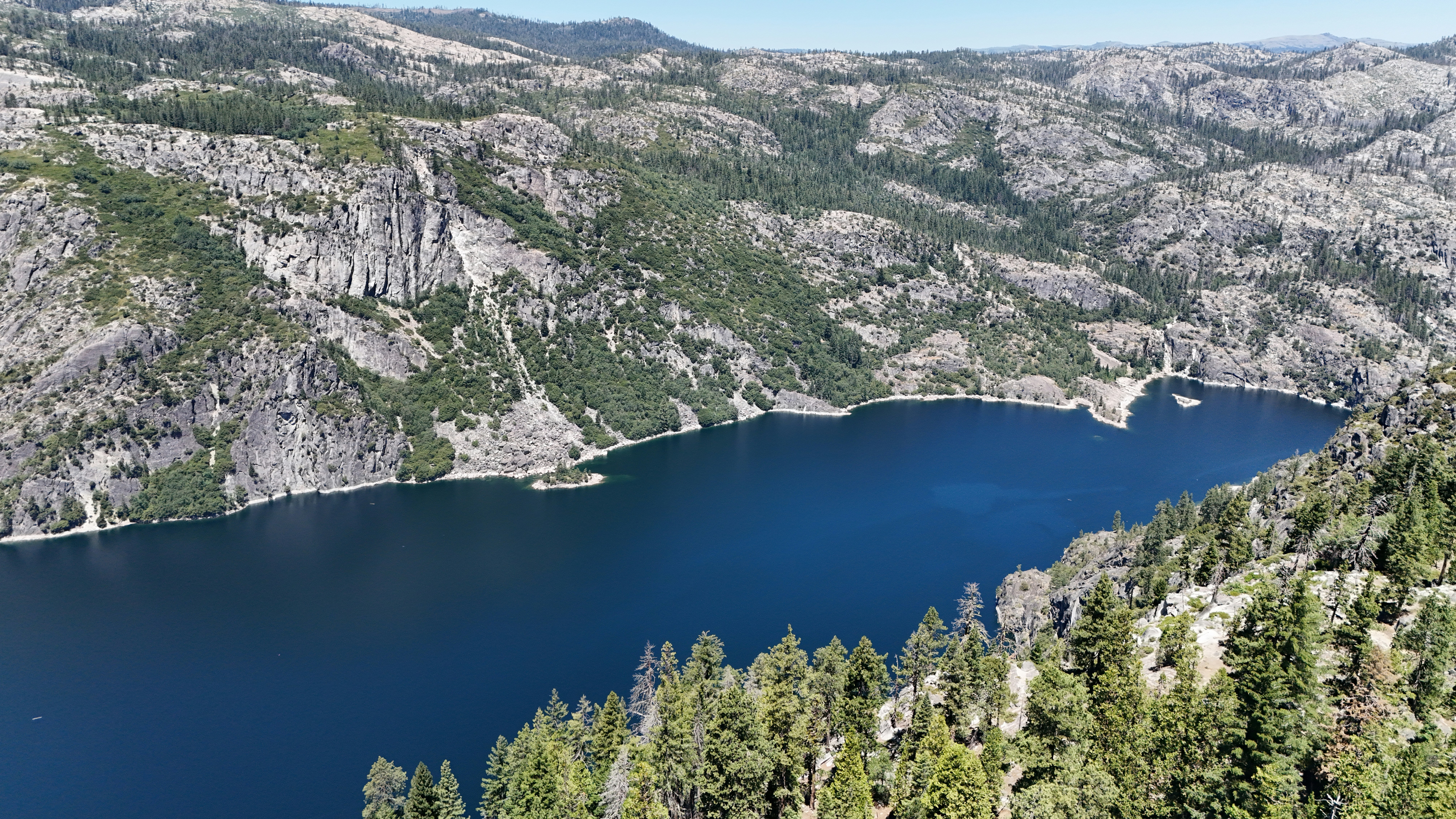 Azure Serpent of the Valley: A Lake Carved Between Rock and Pines