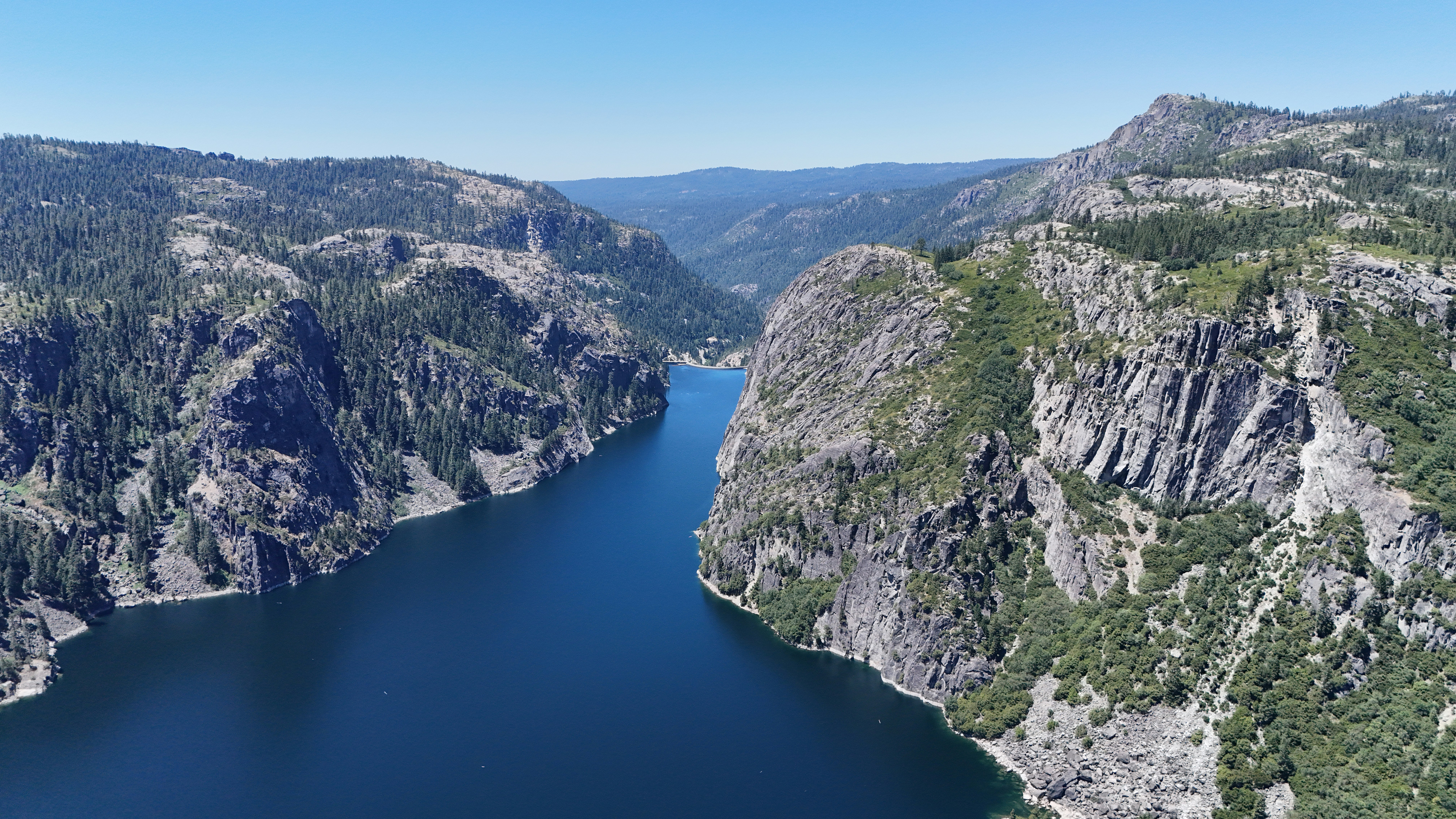 Chasmic Wake: A Gliding View Through the Gorge