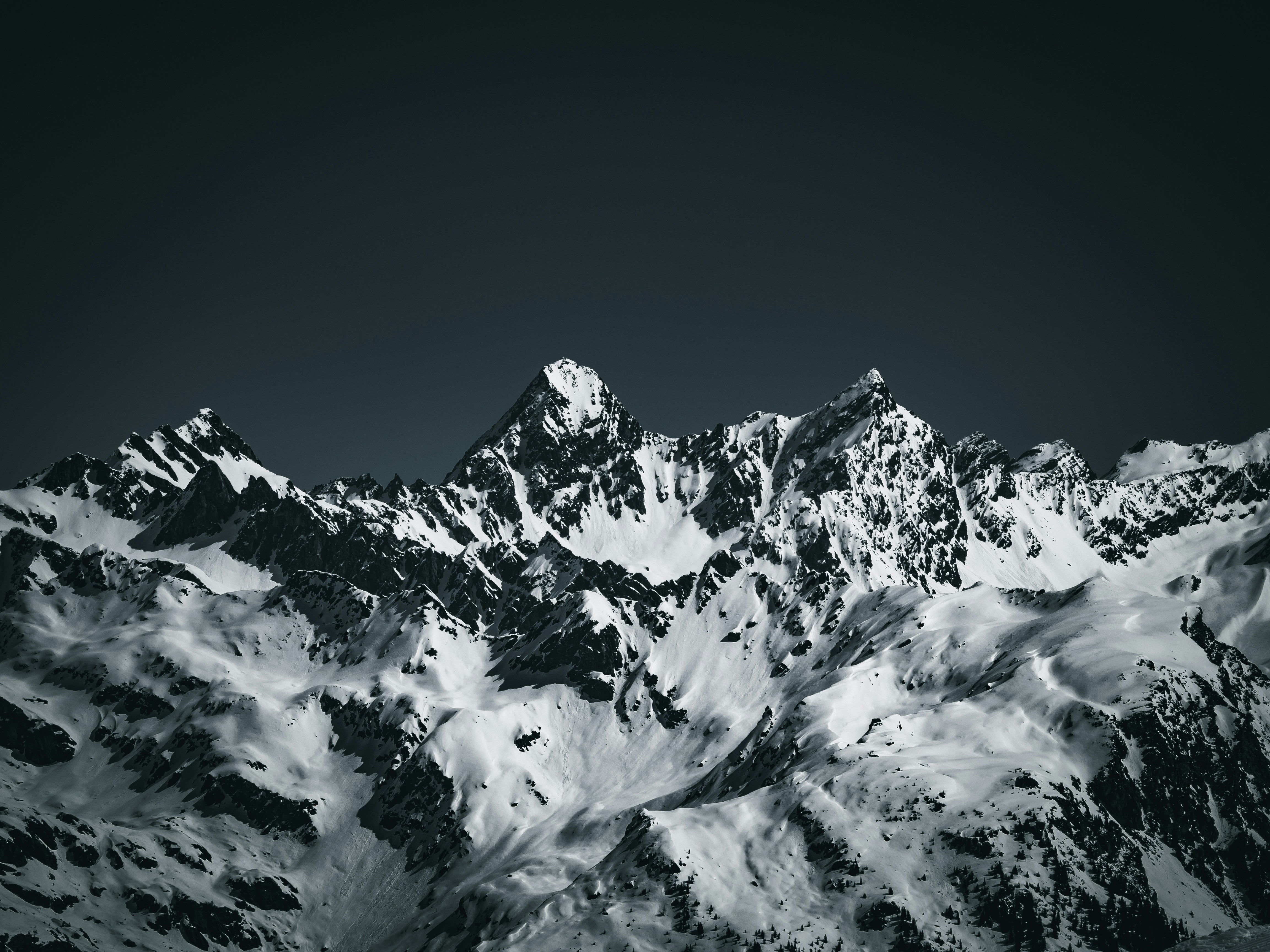 Snow Teeth of the Crown: A Silent Ridge Under Nightfall