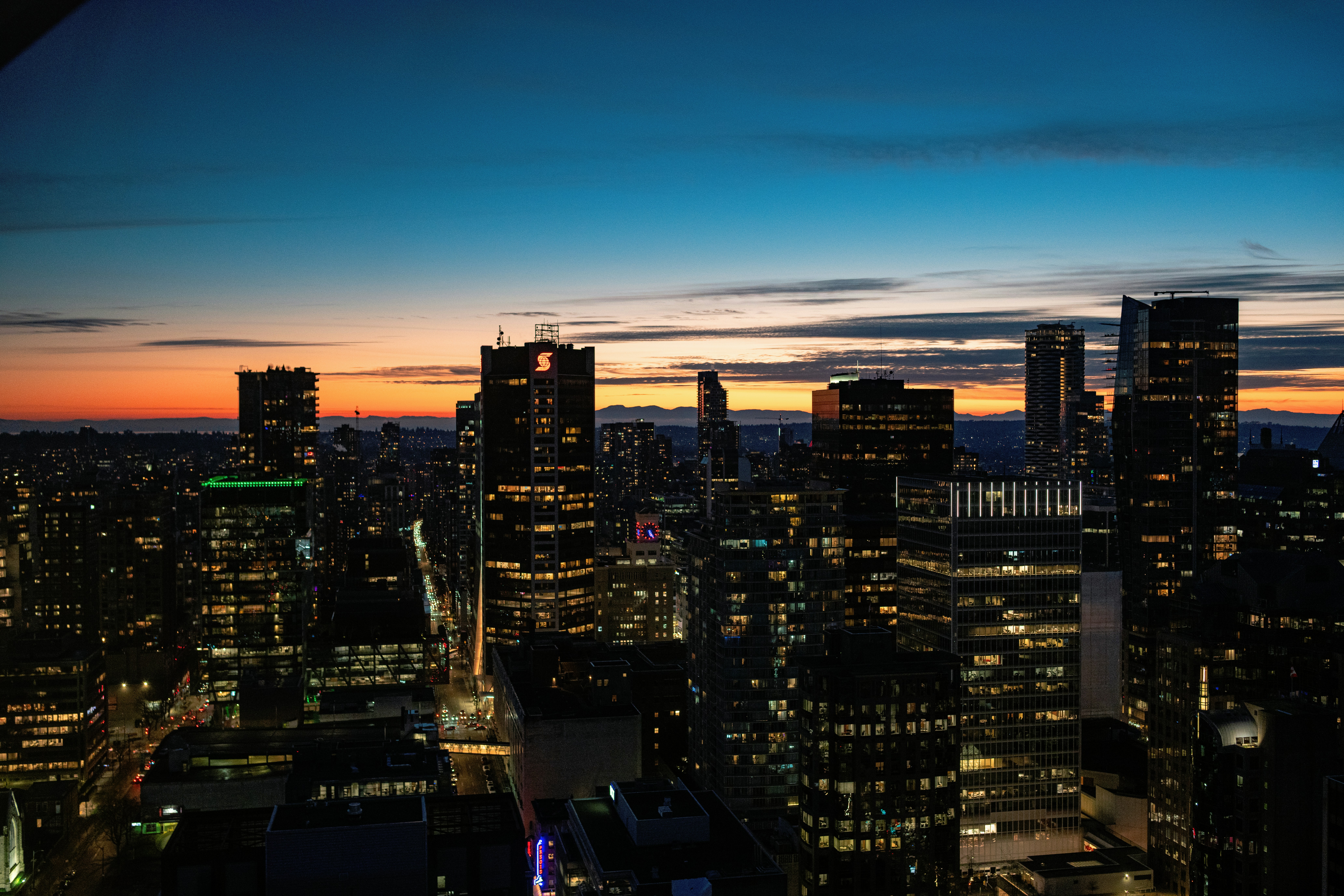 Dusk Over the Metropolis: Quiet Geometry of Glass and Light
