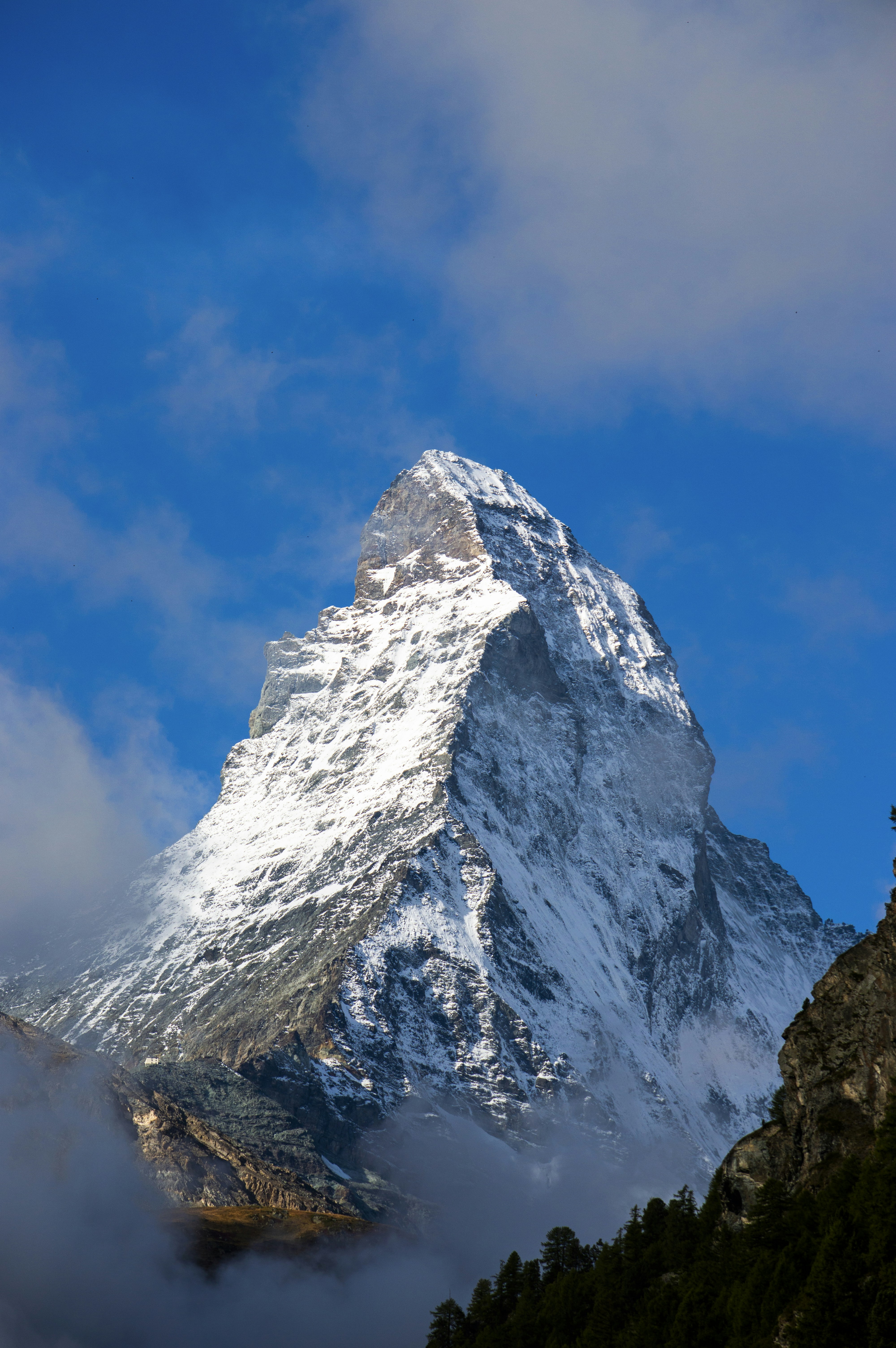 Icicle Peak in Clear Blue: A Snow-Capped Spire Piercing the Sky