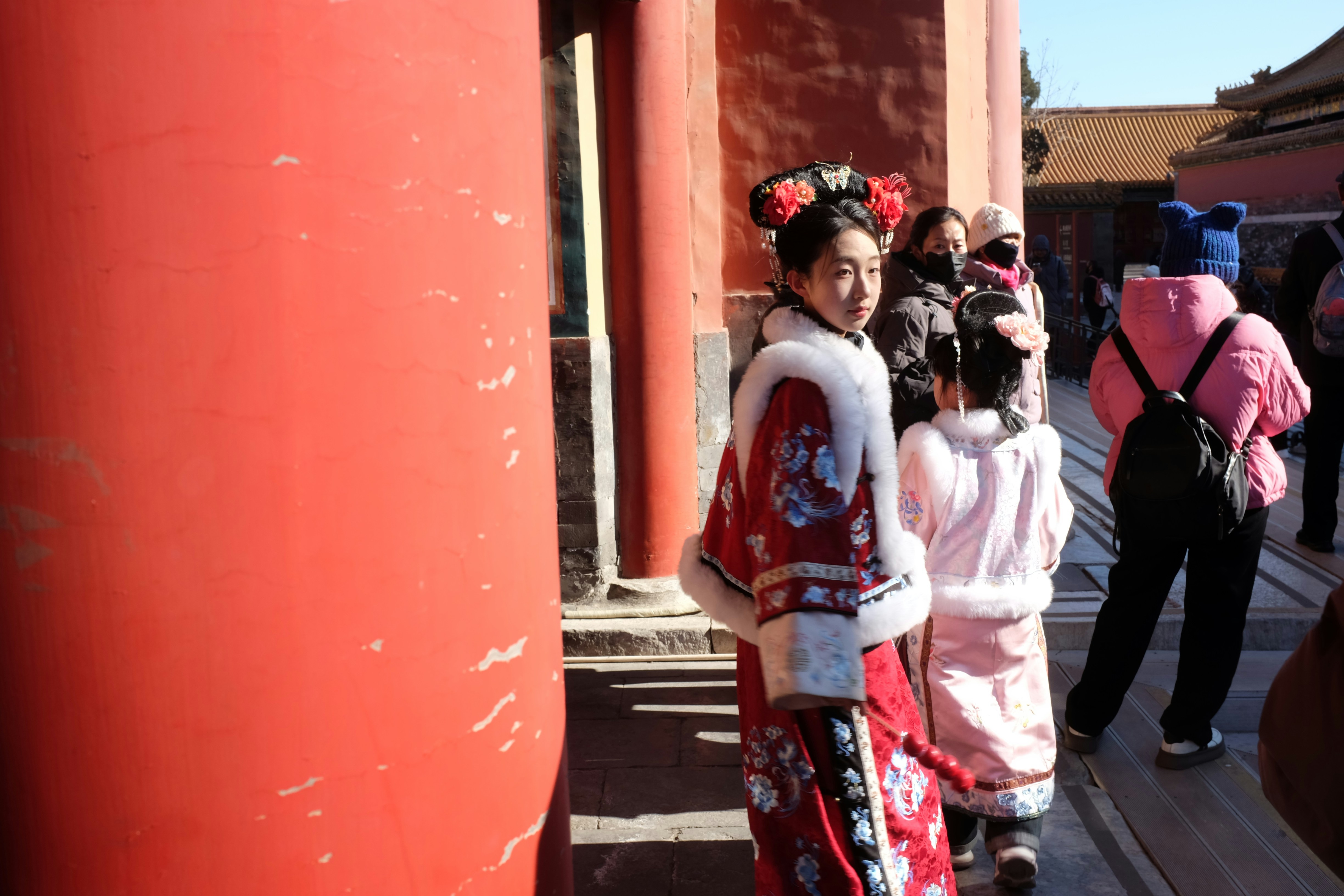 Portrait in Silk and Snow: A Qing Dynasty Moment at the Red Columns