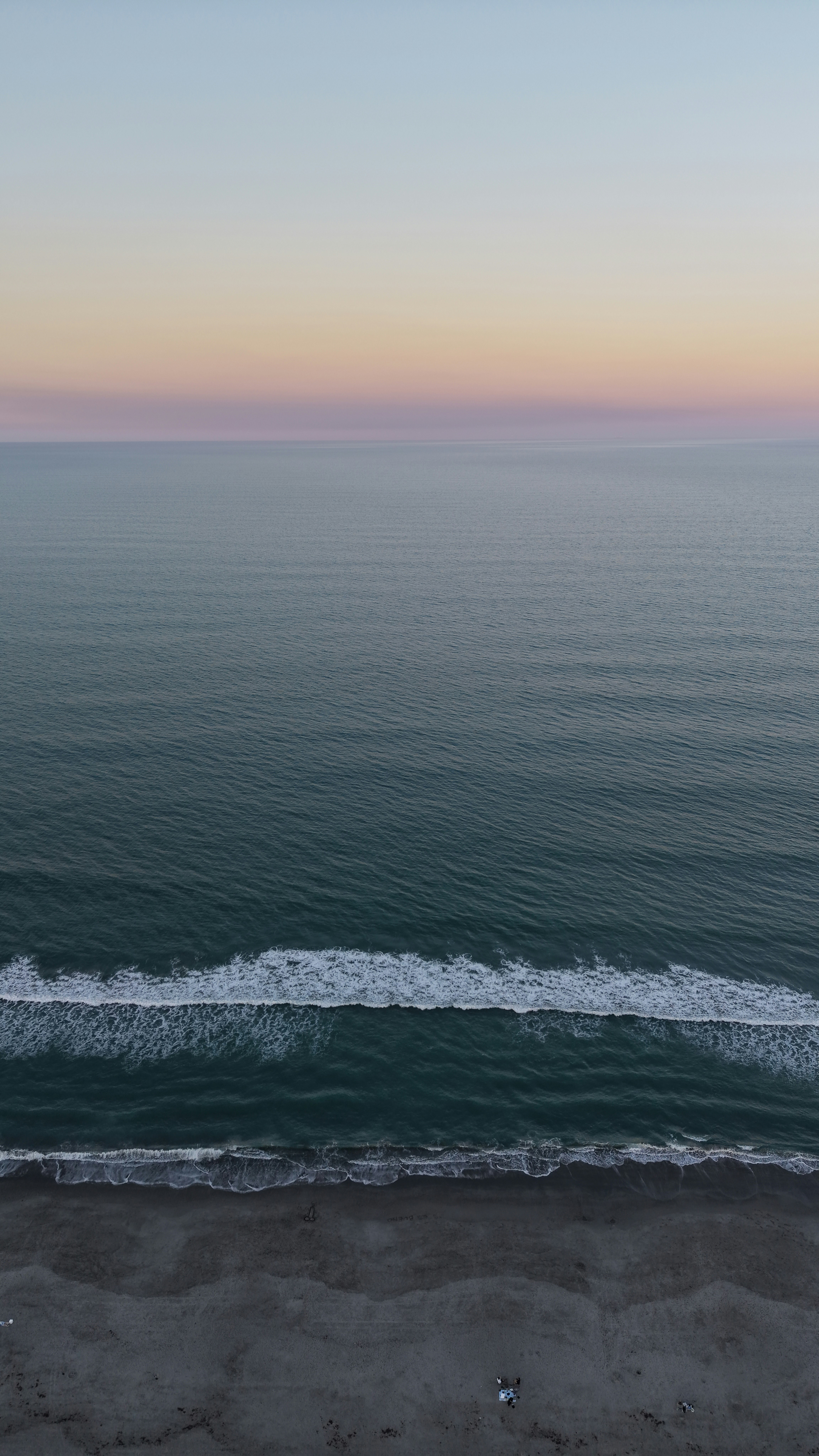 Horizon Breath: Serene Ocean Transition from Dawn to Calm Beach