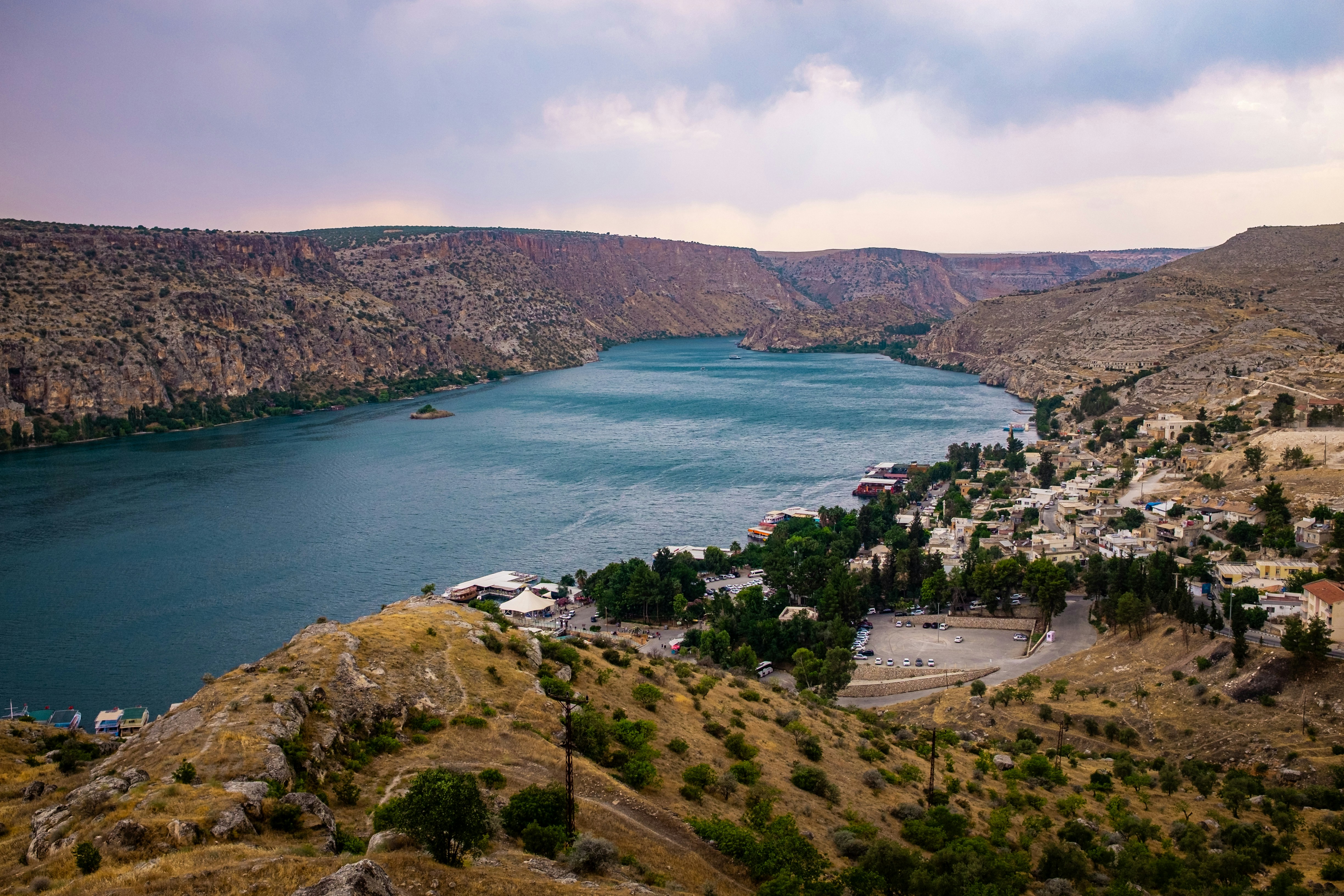 Riverbend Village: A Panoramic Quiet over Arroyo Canyon