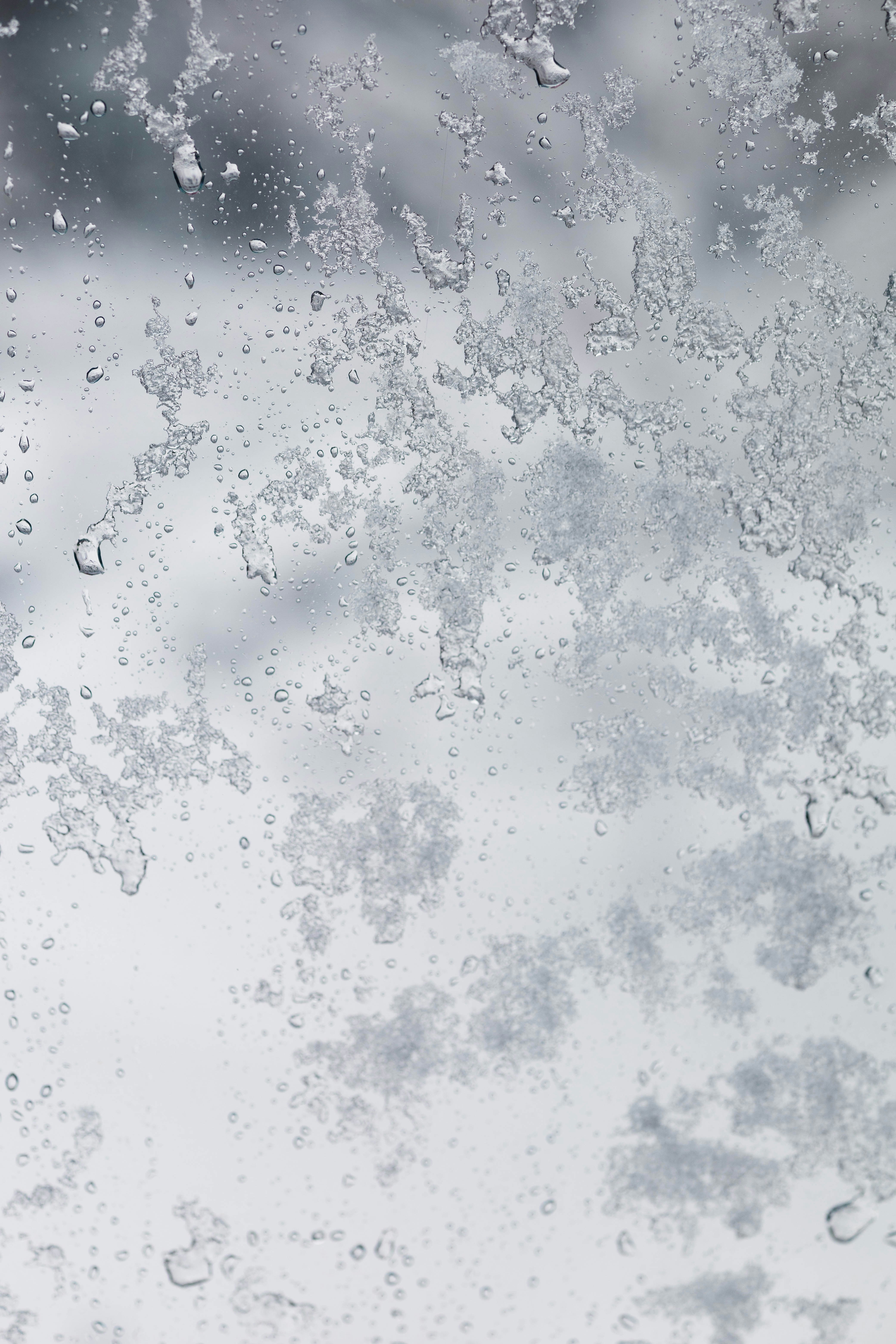 Ice Fragments in Blur: A Close-Range Snow Splash Texture Study