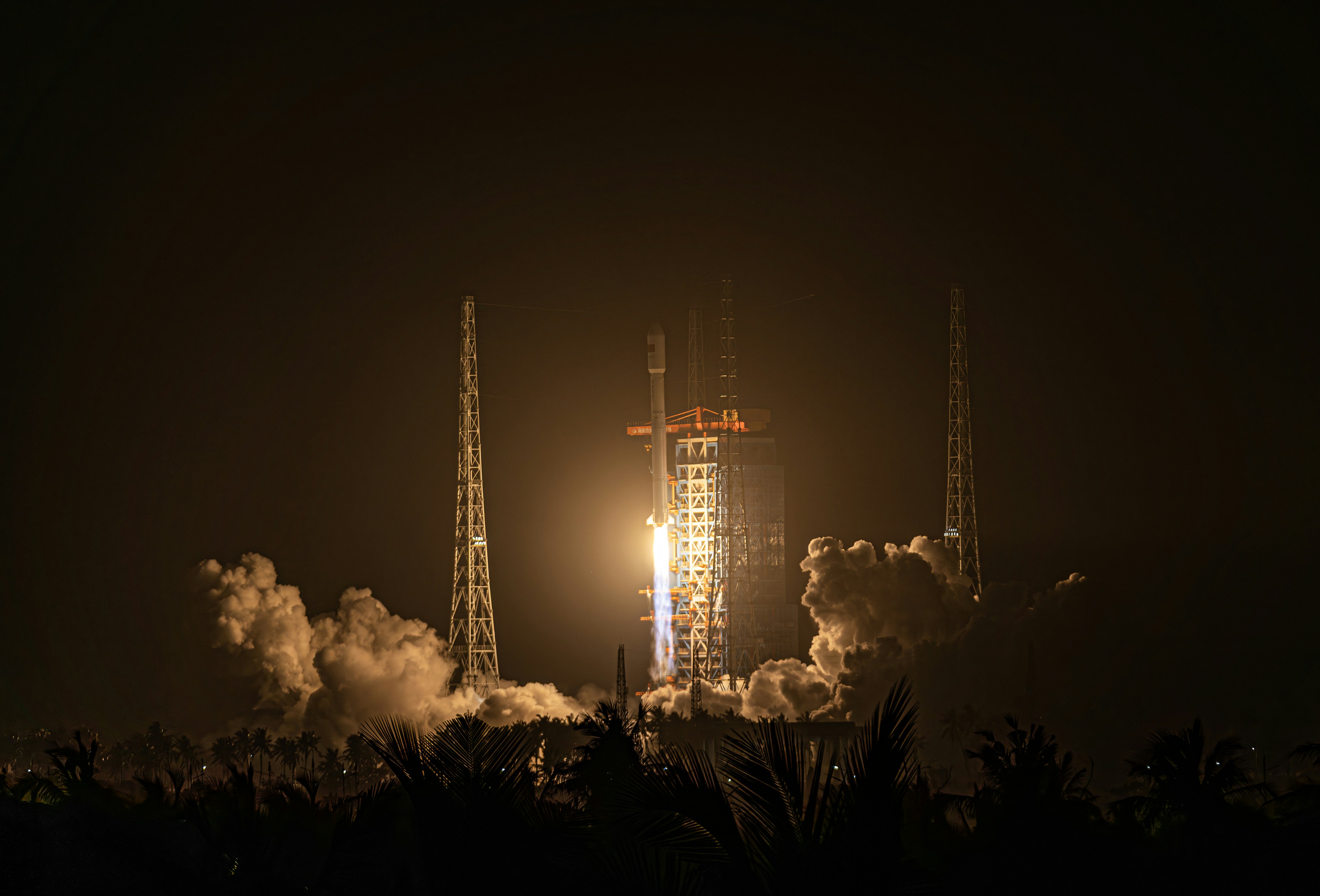 Moonlit Ignition: Night Launch Framing a Silent Horizon