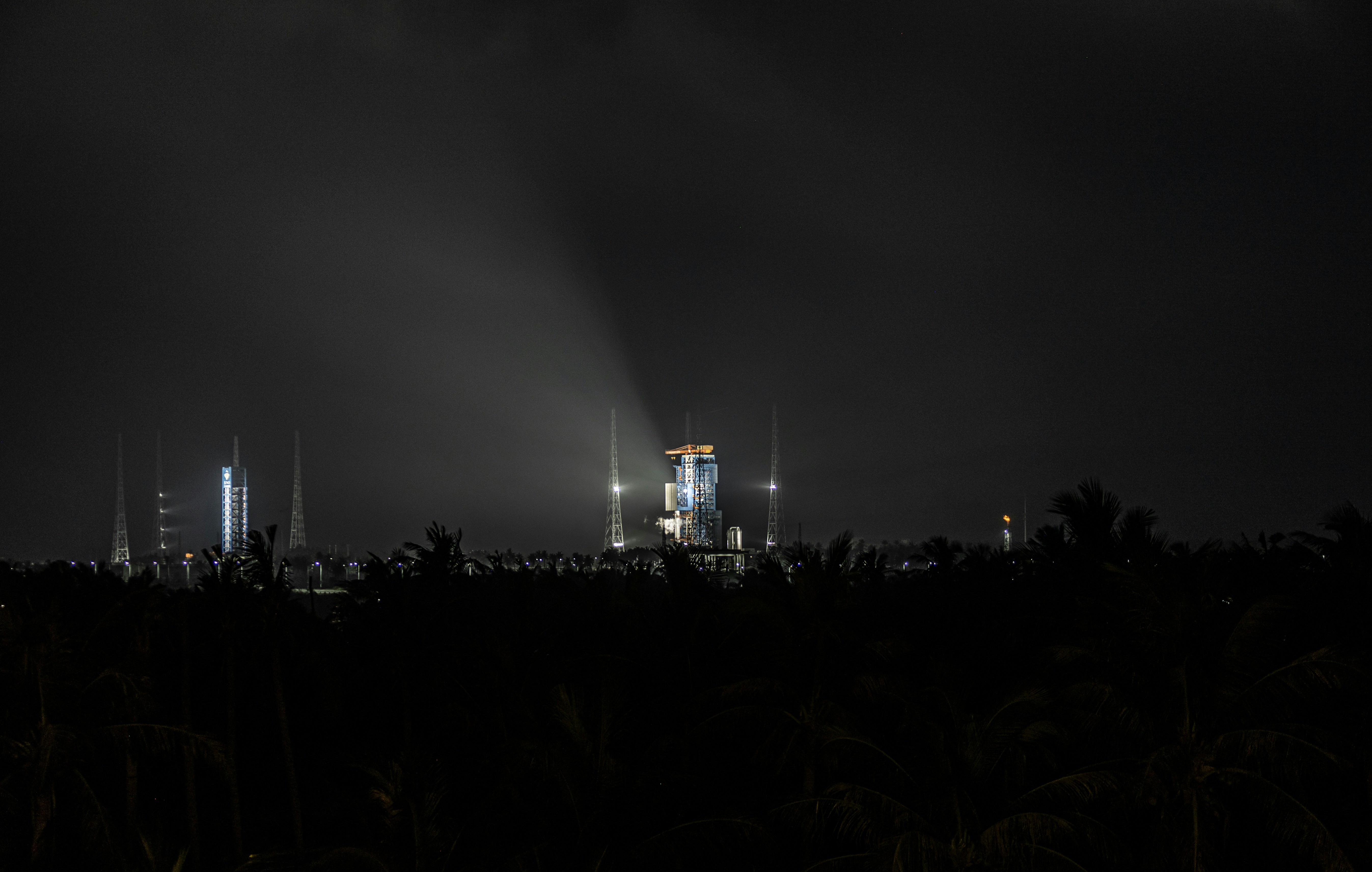 Night Launchpad: A Quiet Harbor of Builders Under Spotlight