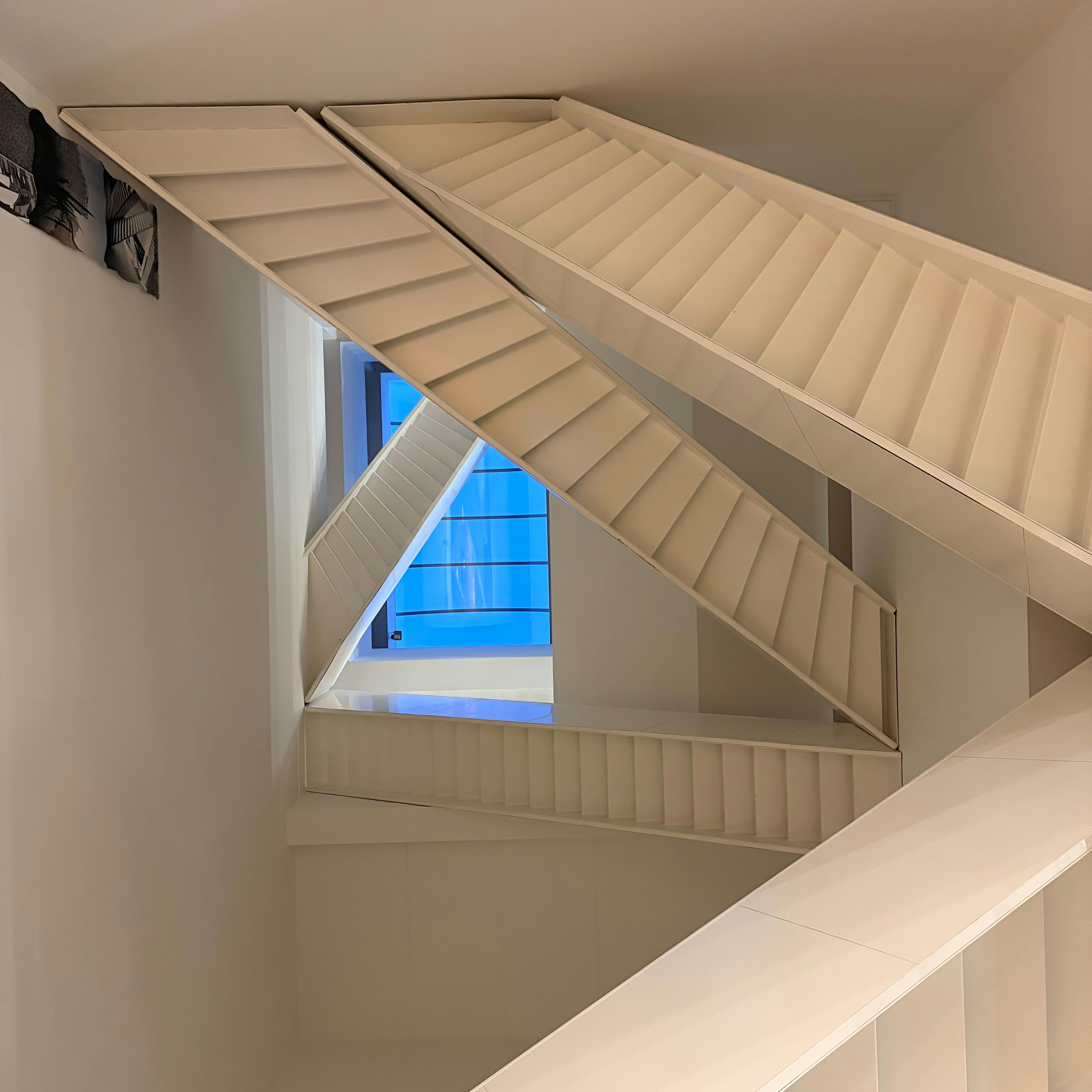Geometric Staircase Convergence