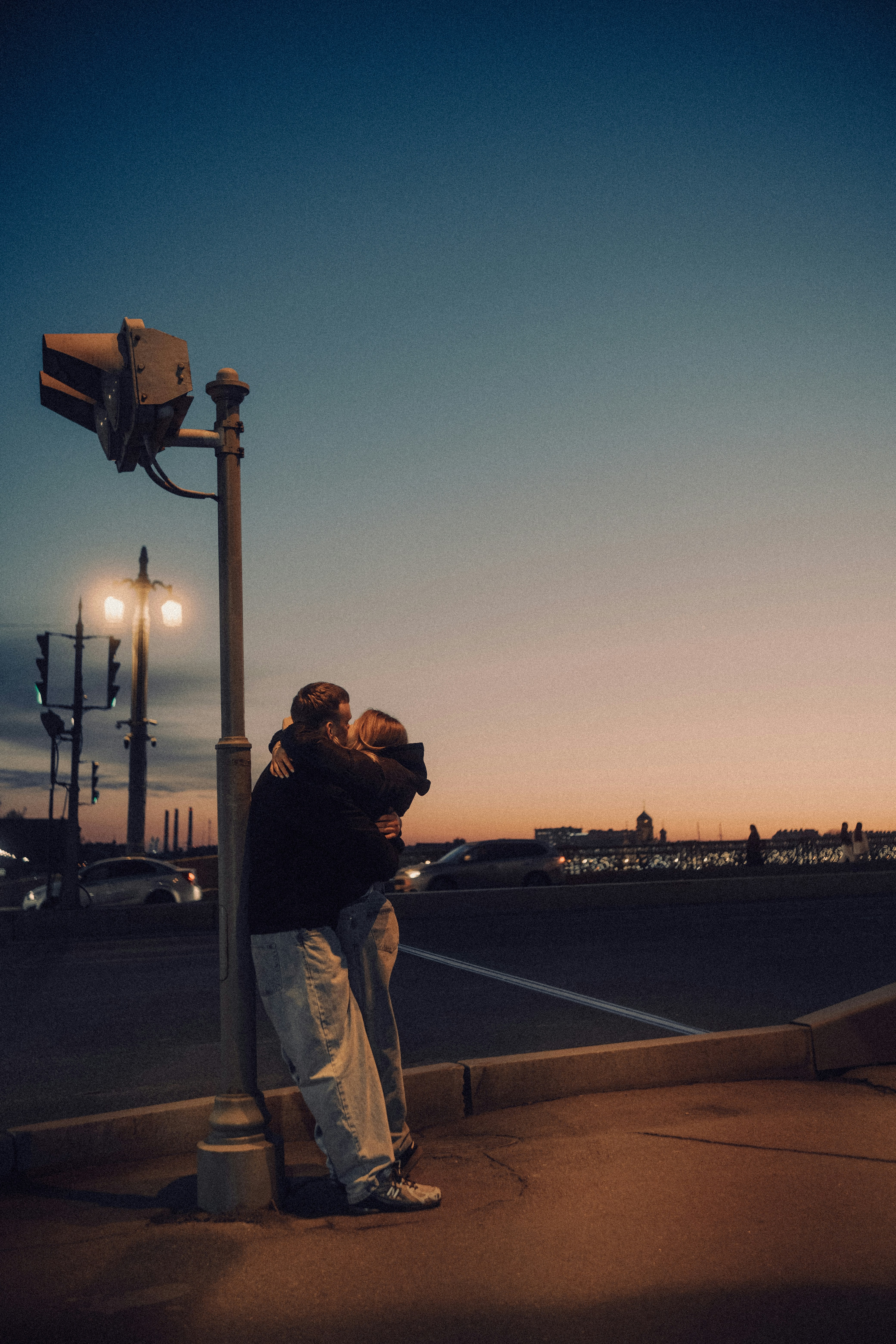 Embrace at Dusk: Lovers Beneath the Streetlight Halo