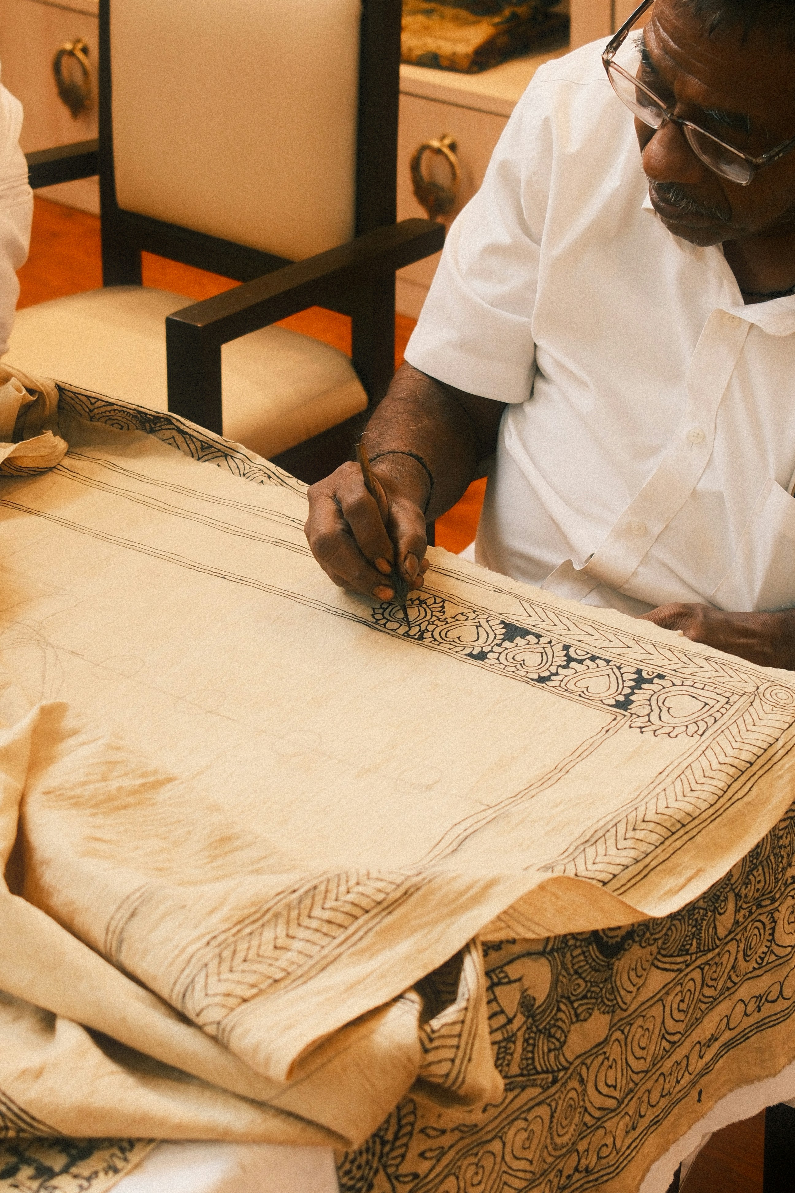 Crafting Silk: The Borderline Detail of a Hand-Drawn Stitch