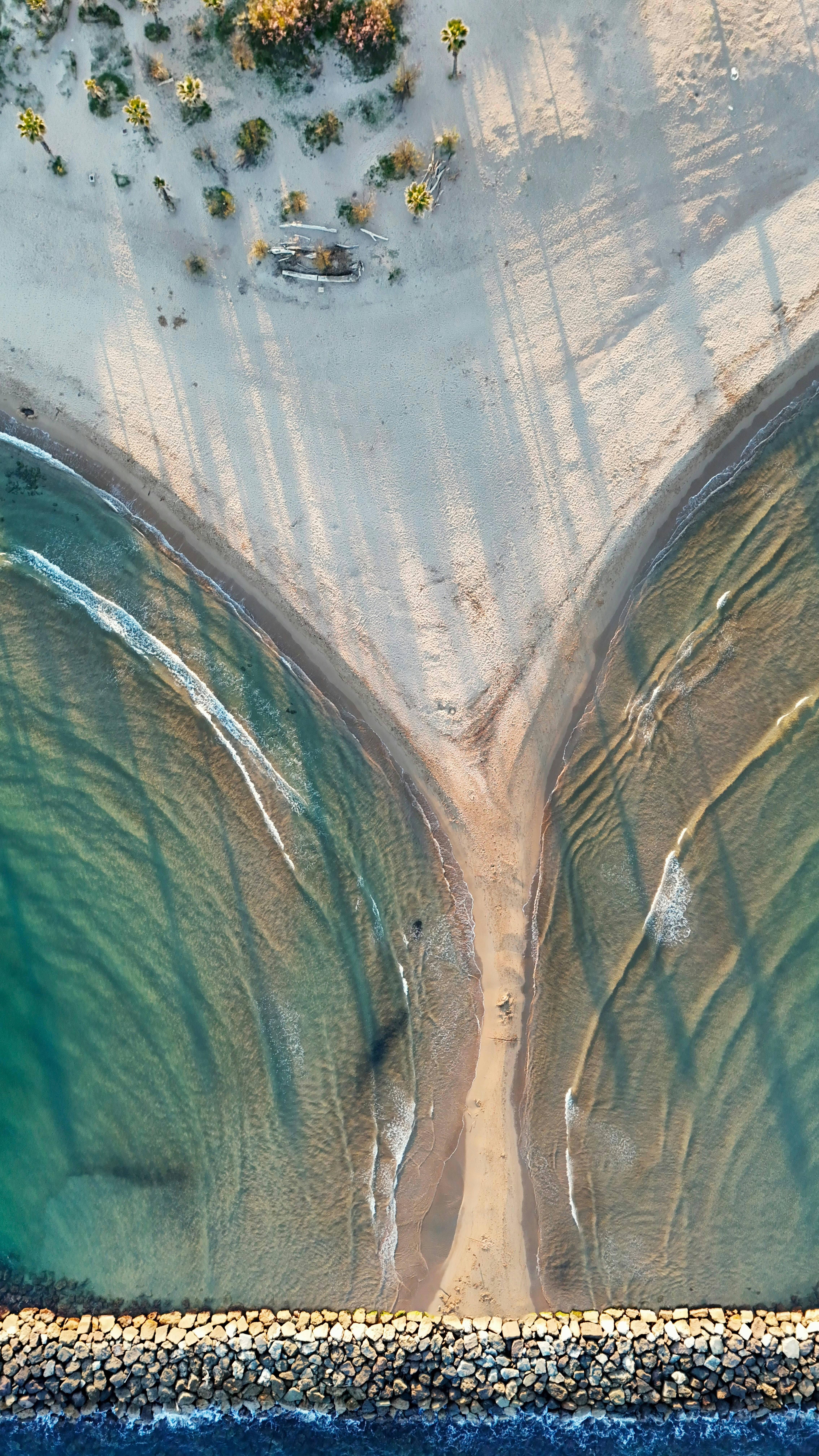 V-shaped shoreline carved by tides: a tranquil aerial crossroads