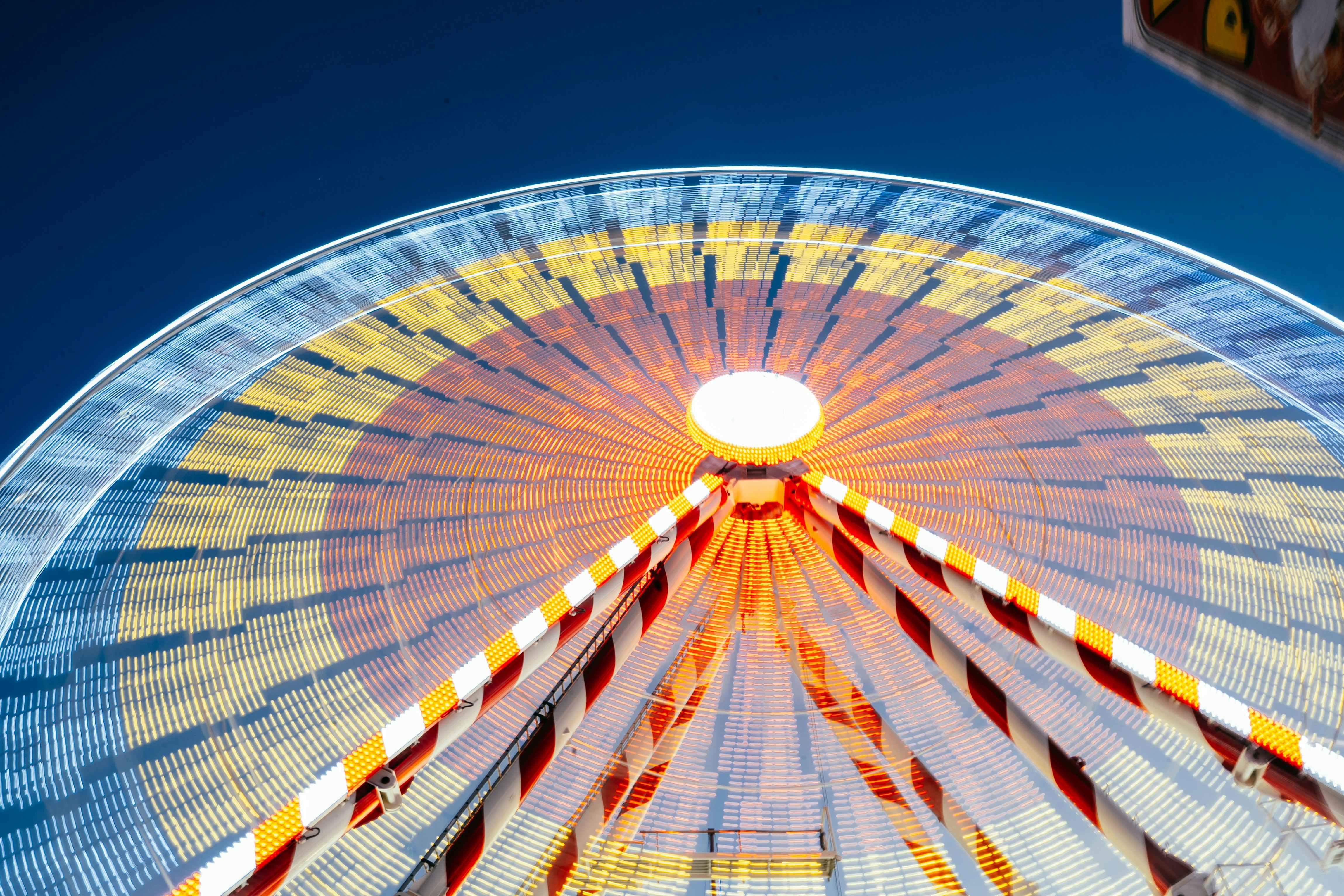 Spinward Neon: A Ferris Wheel in a Blurred Orbit