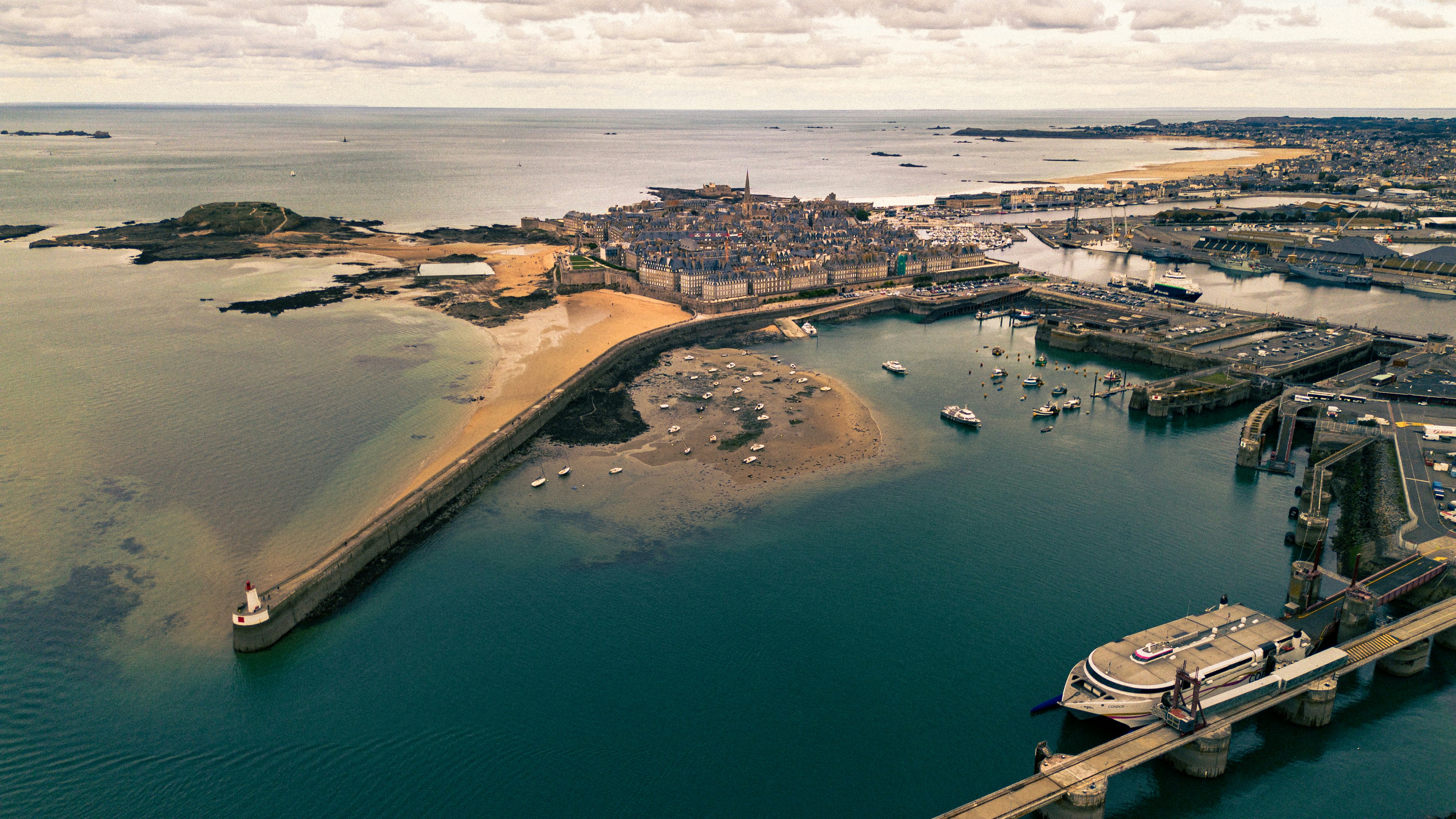 Harbor Strand: Aerial Path to the Fort
