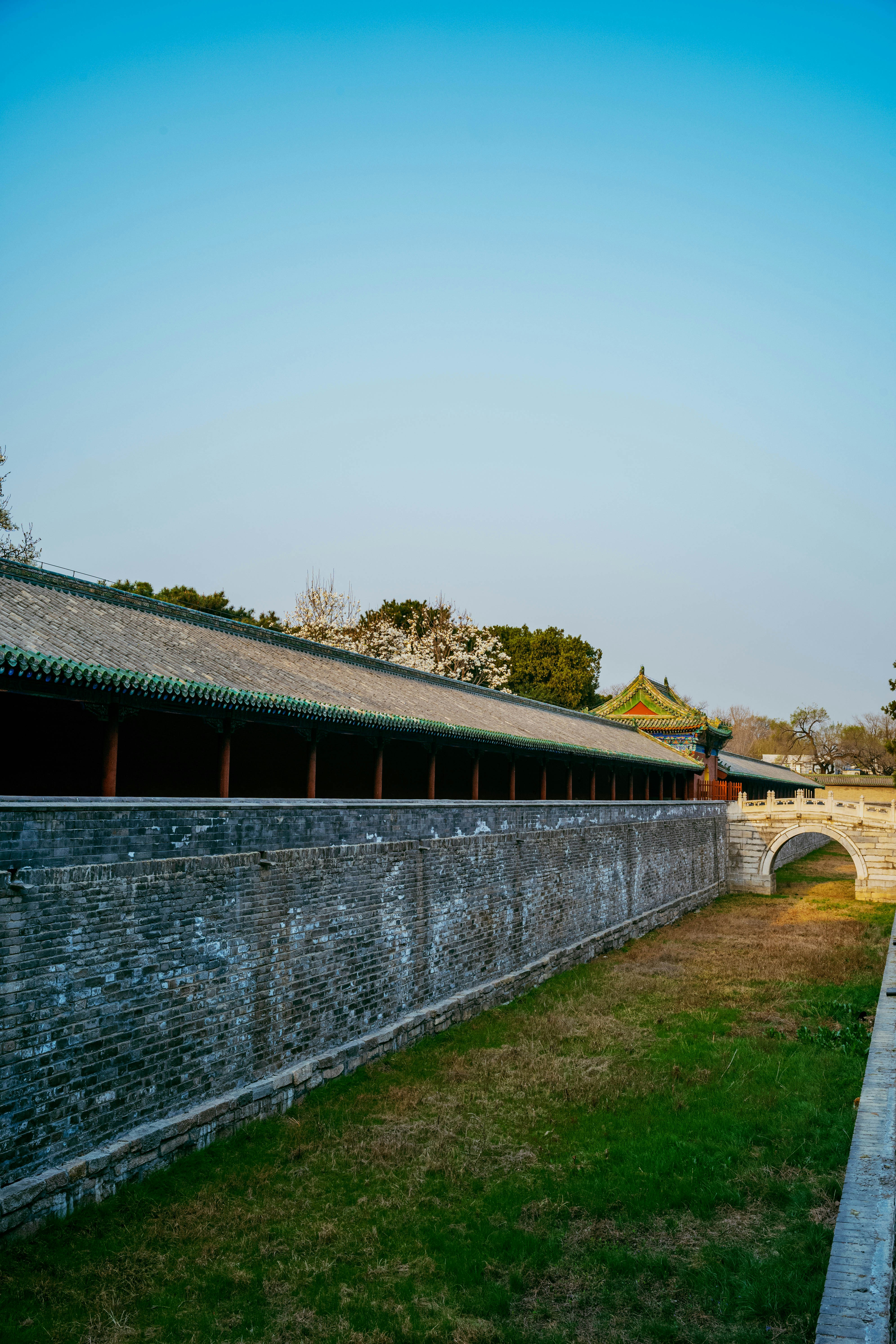 Ridge-and-Bridge Corridor of Ancient Wall