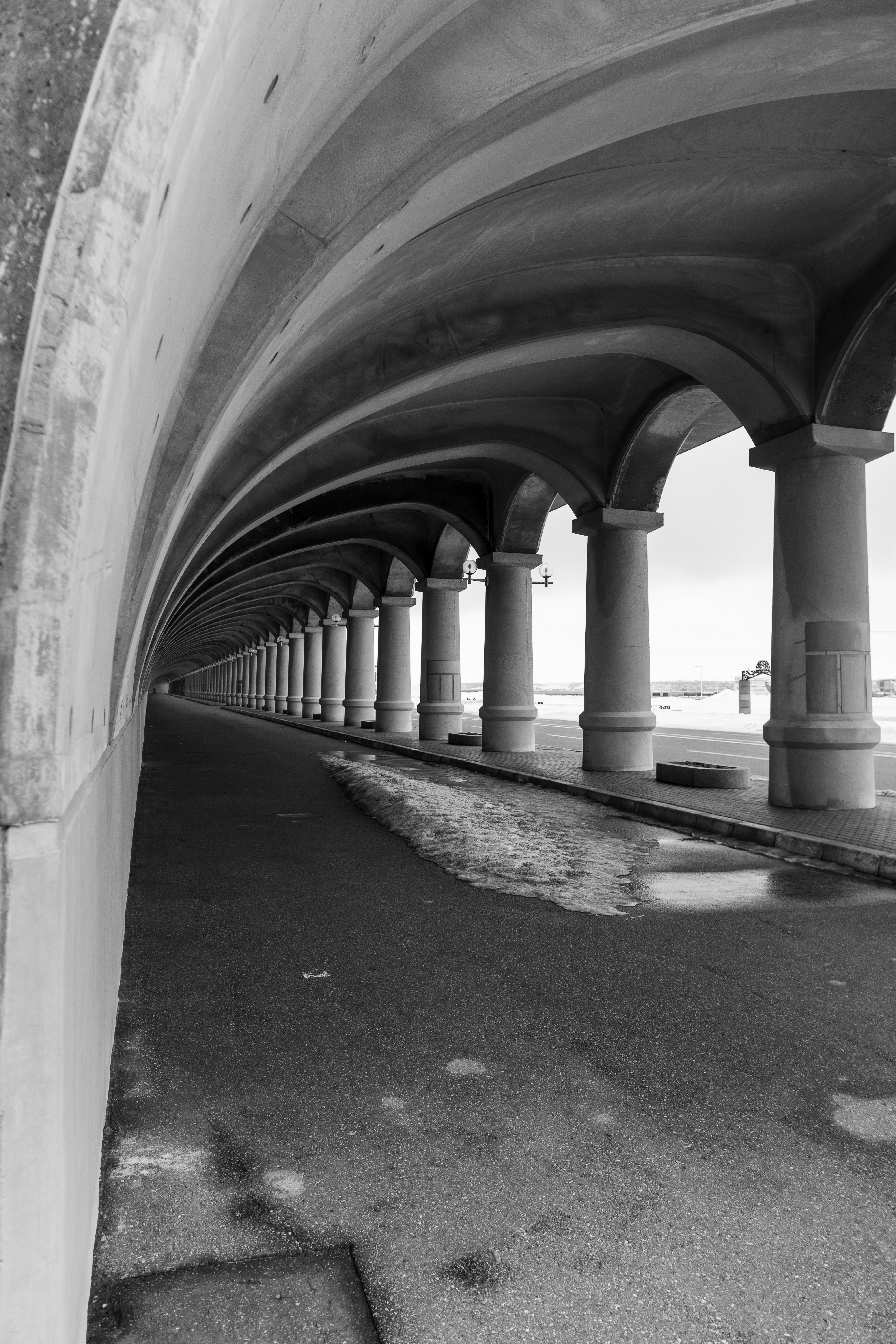 Archway Perspective: A Long Terrace Beneath Repeating Arches