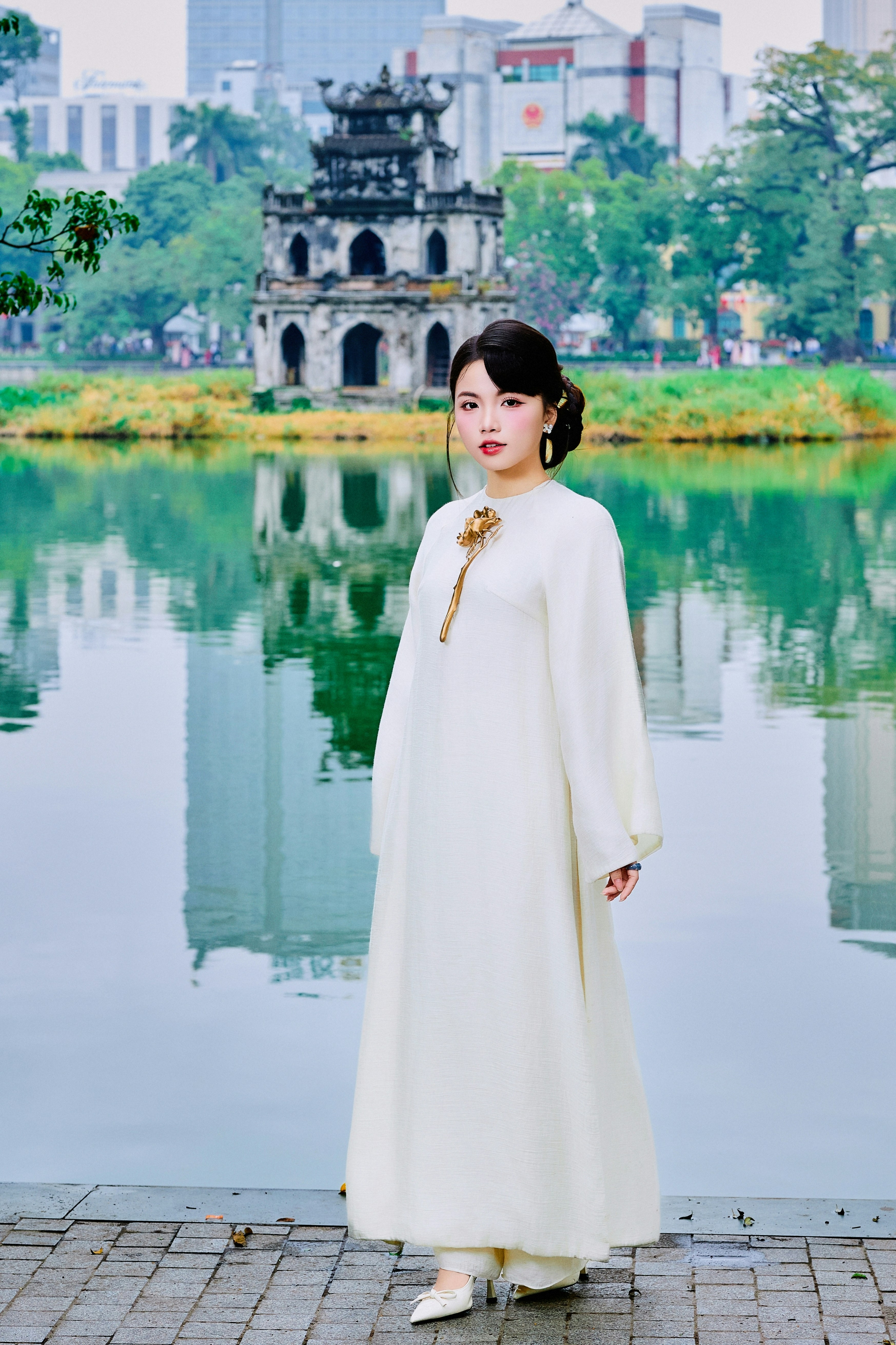 Elegance by the Riverside: Traditional Poise and Quiet Reflection