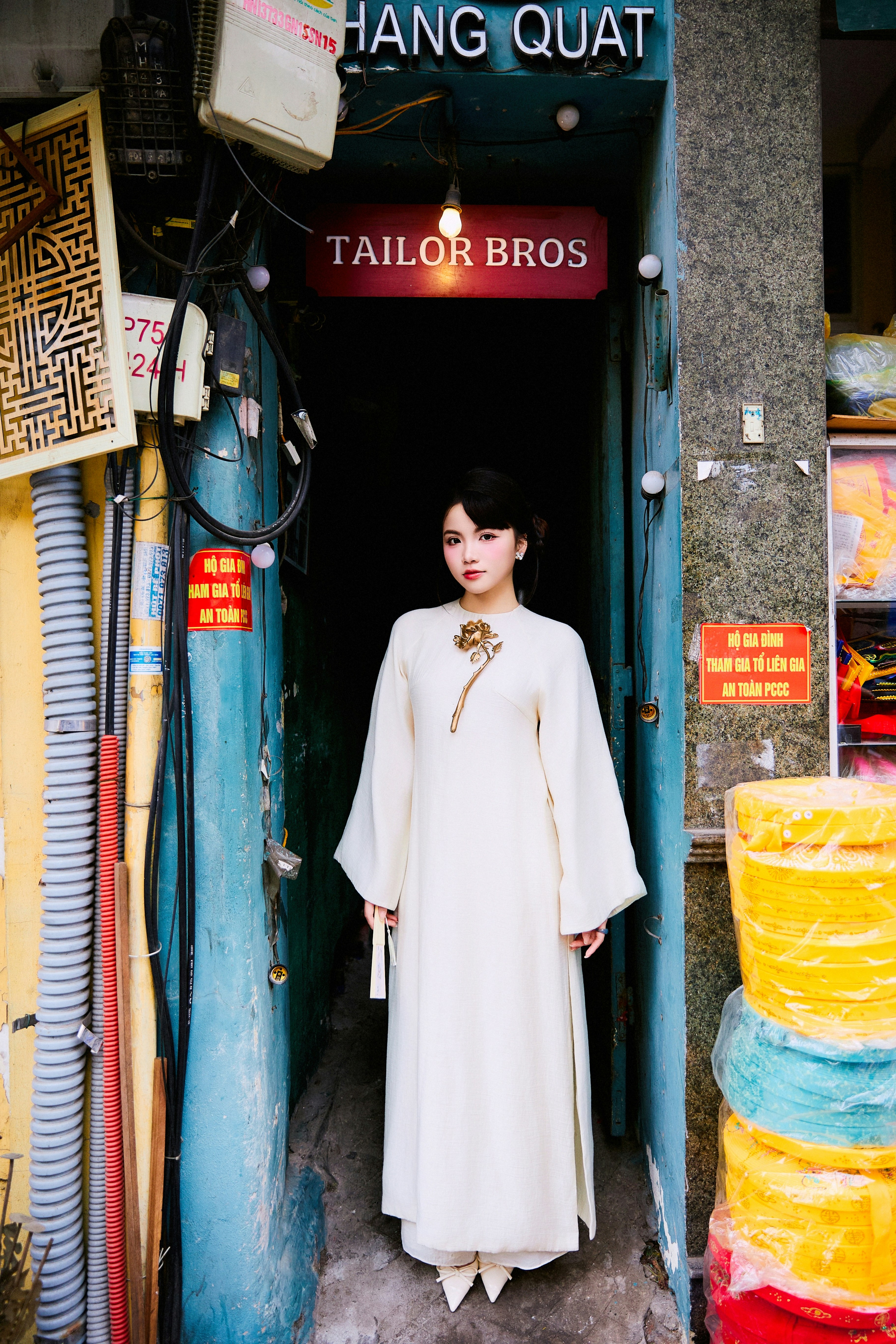 White-washed Elegance at the Alley Threshold