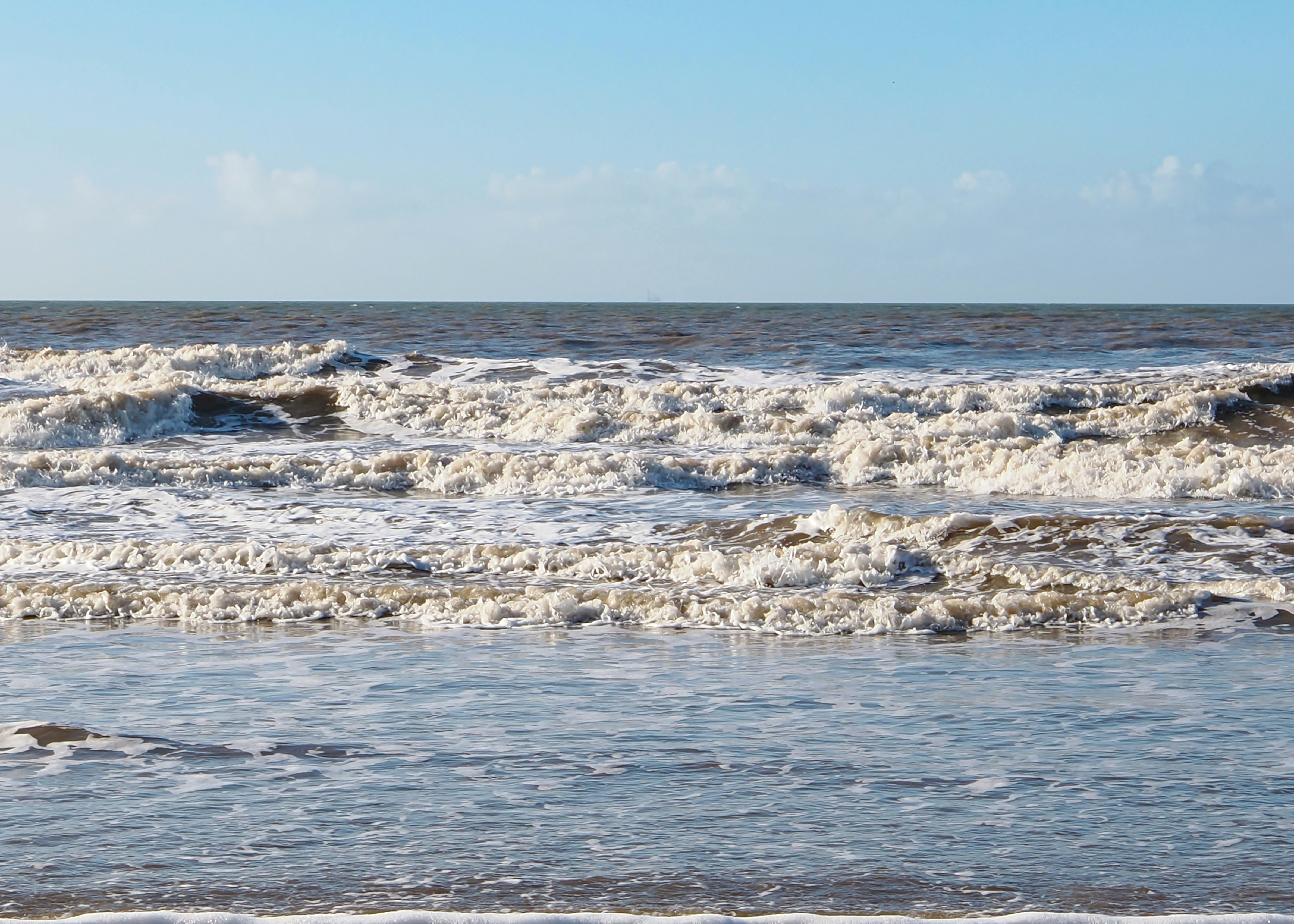 Foam and Fathoms: A Quiet Break at the Tidal Line