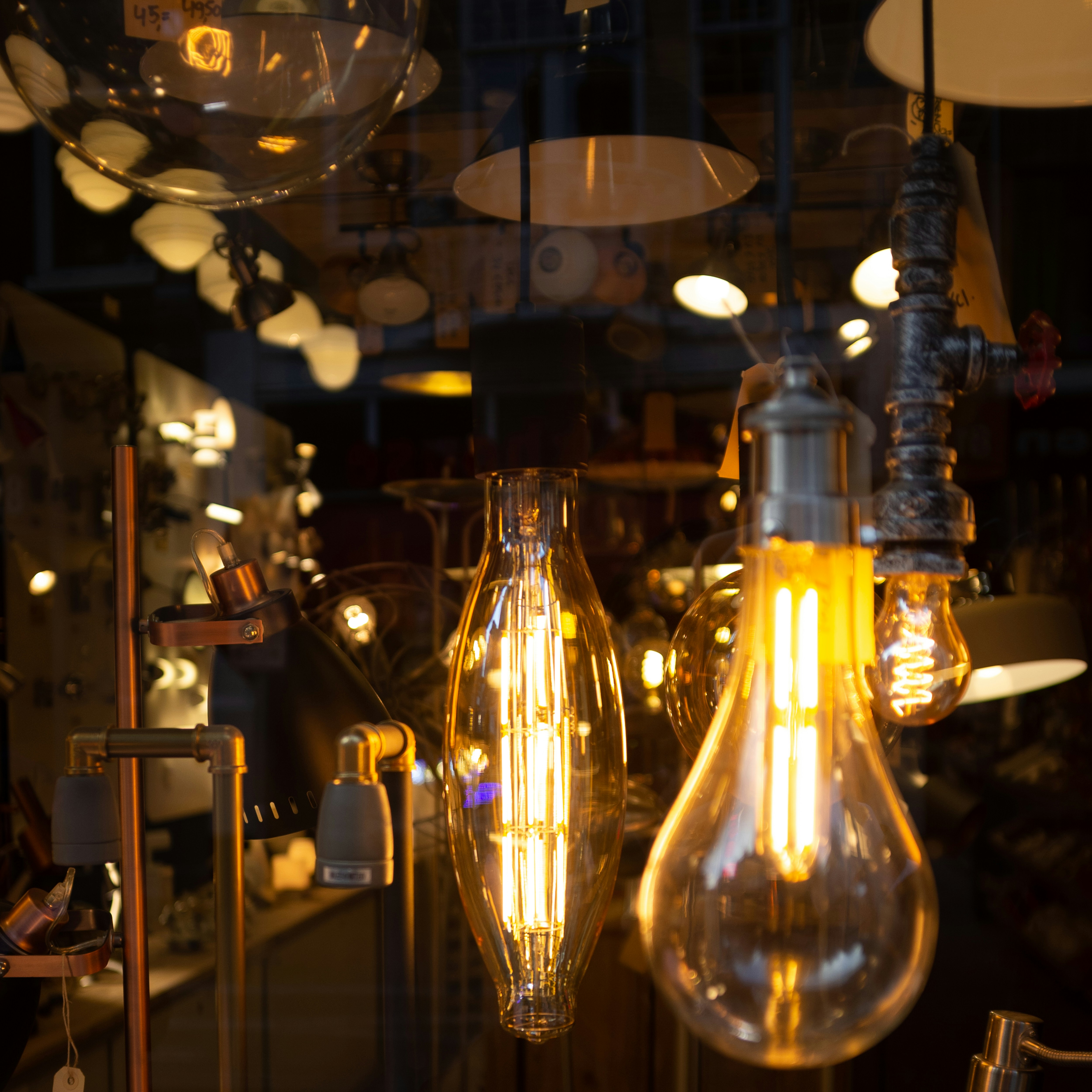 Glowing Filament Gallery: A Warm Study of Lamps and Reflections