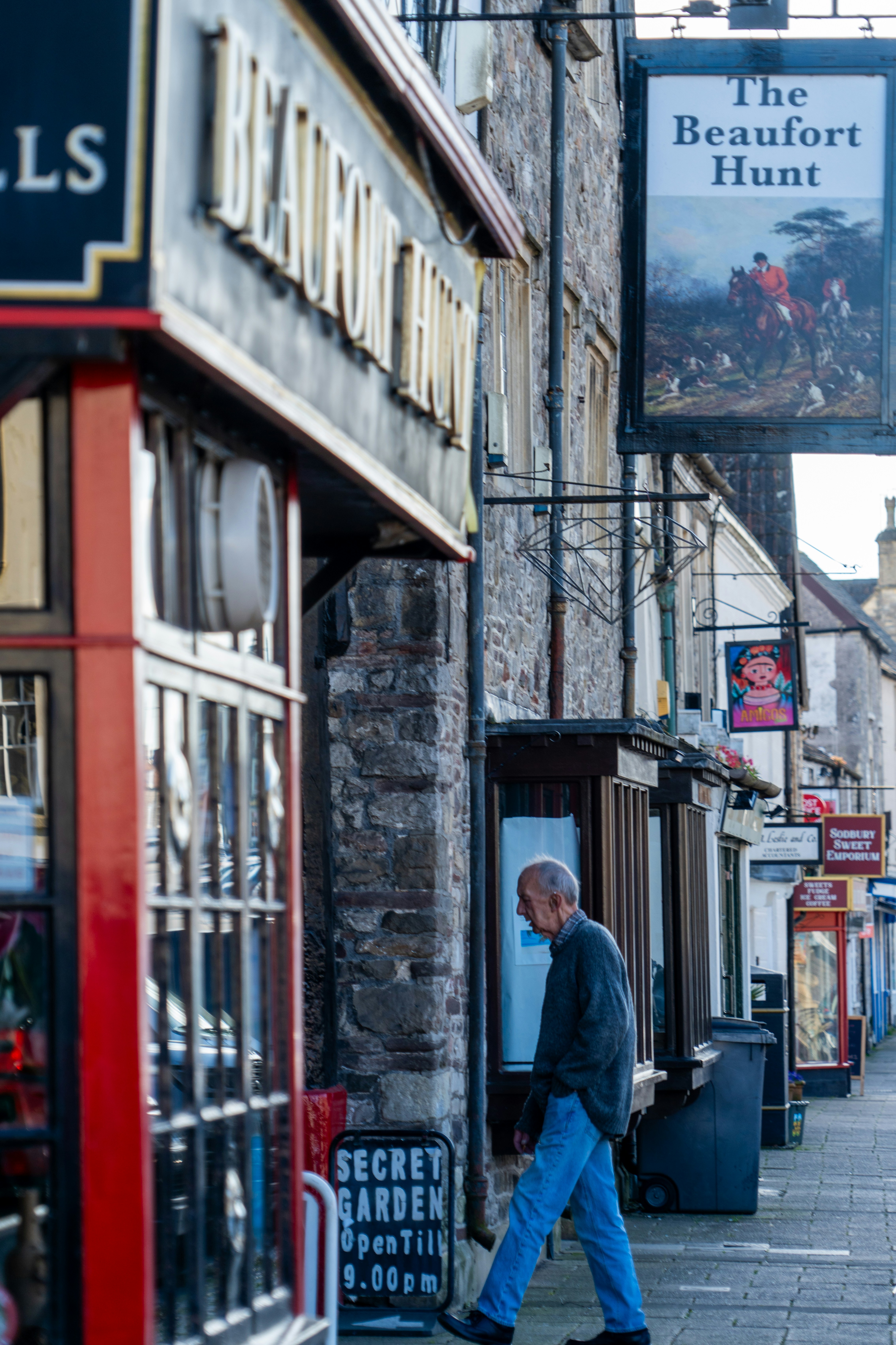 Beermaker’s Lane: A Quiet Moment Beneath Town Signage