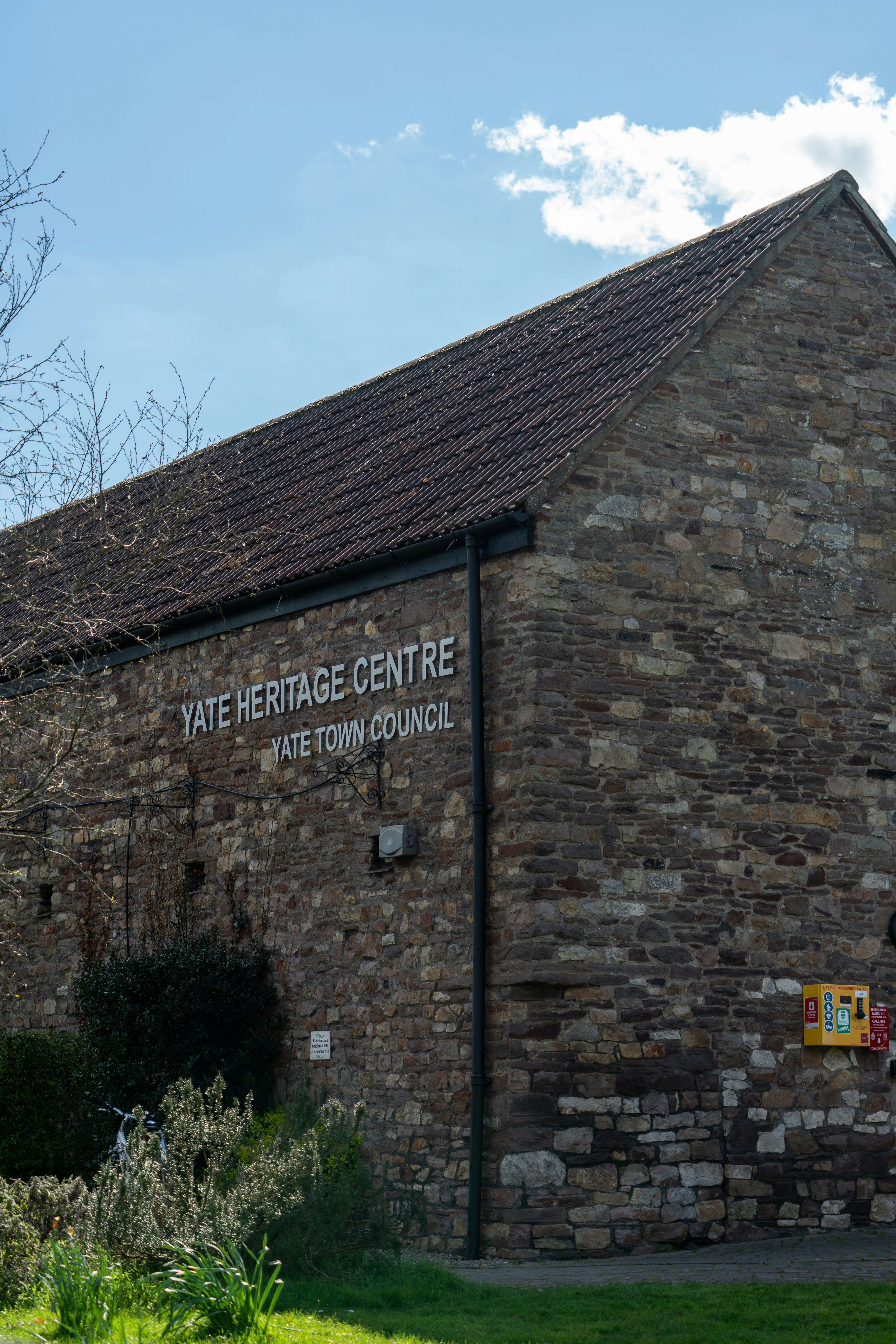 Stone Heritage: Yate Town Hall Under a Clear Sky
