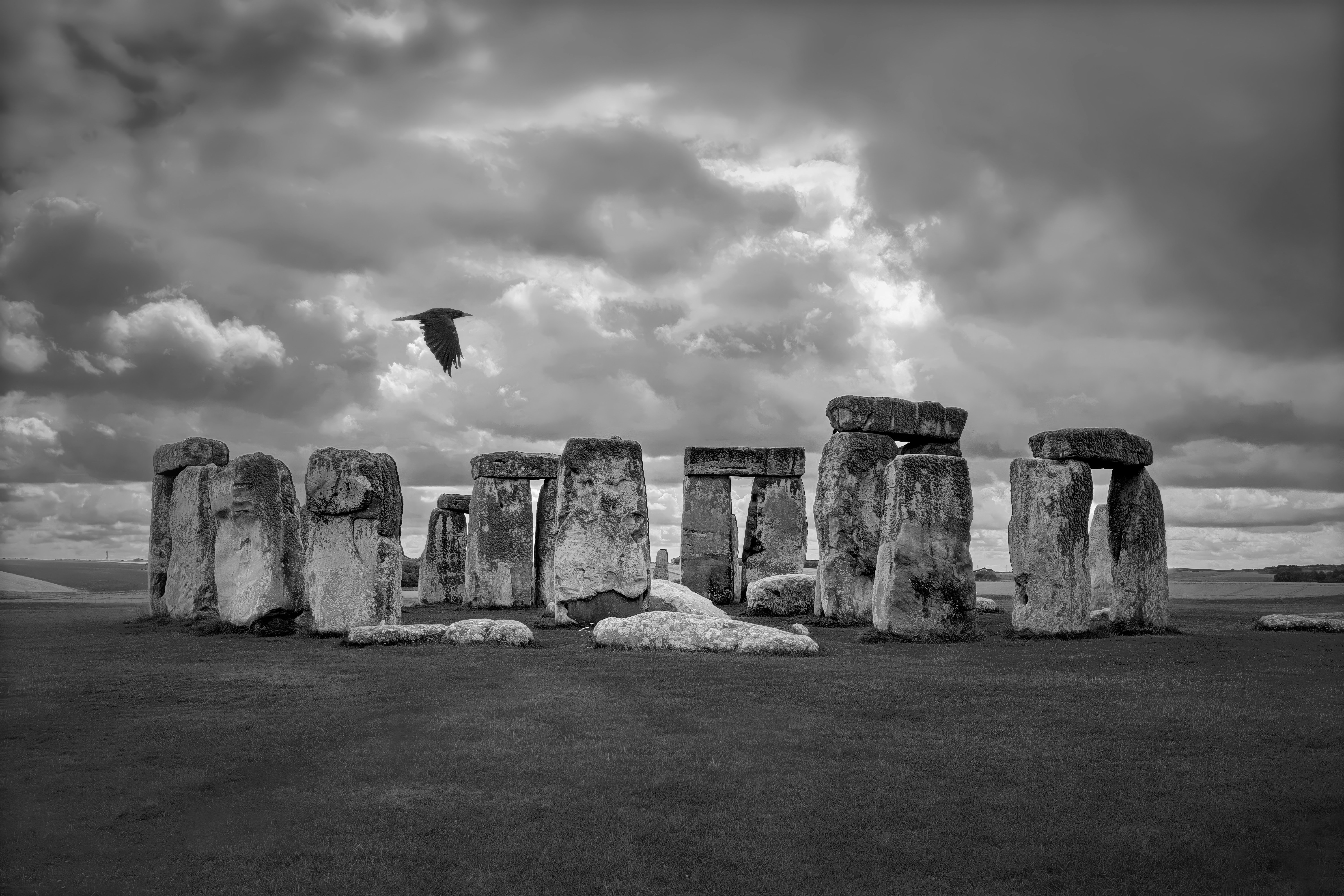 Stonehenge in monochrome: solemn stones under a turbulent sky