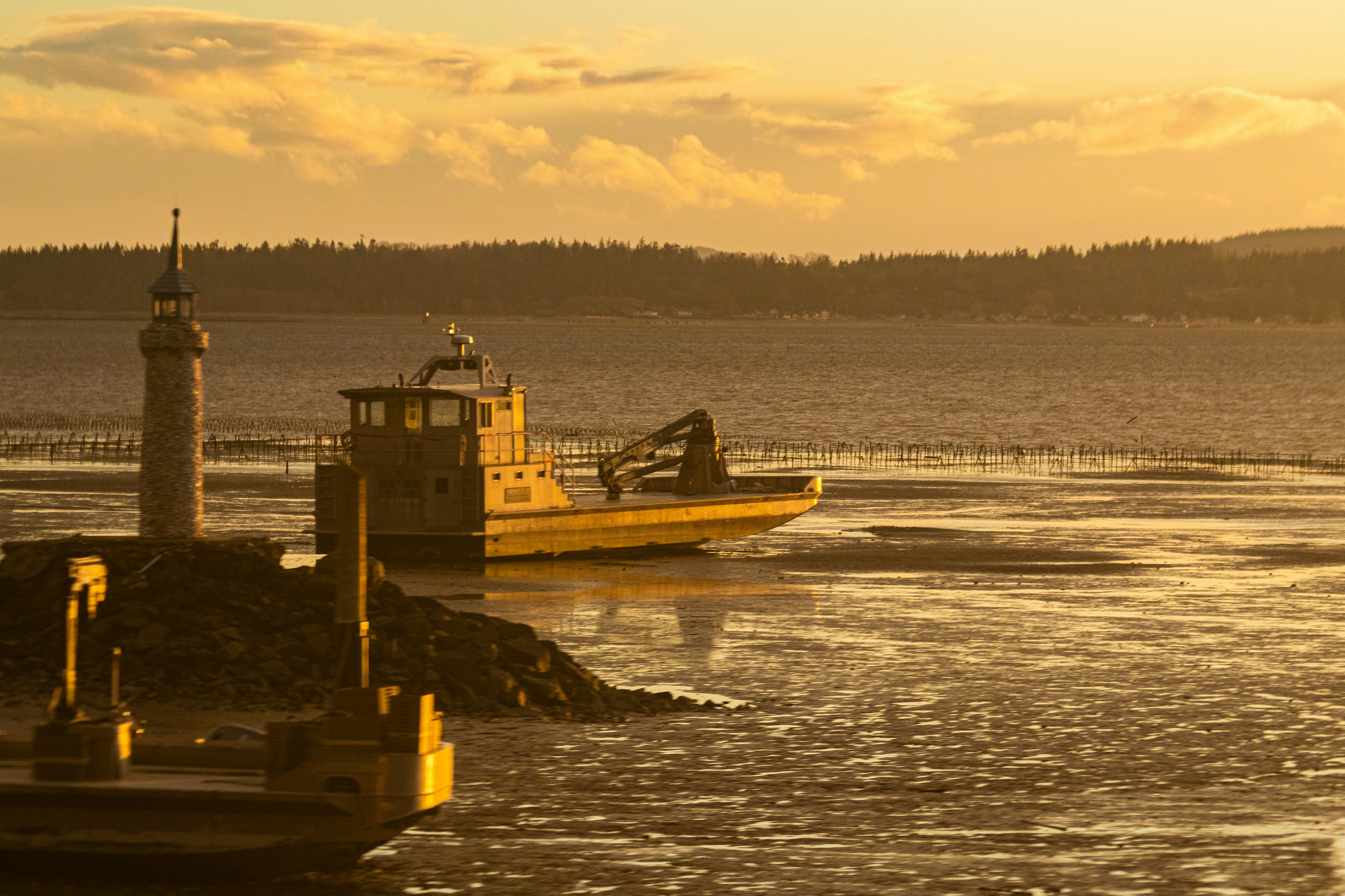Golden Hour Tug: A Dockside Vessel at Dusk