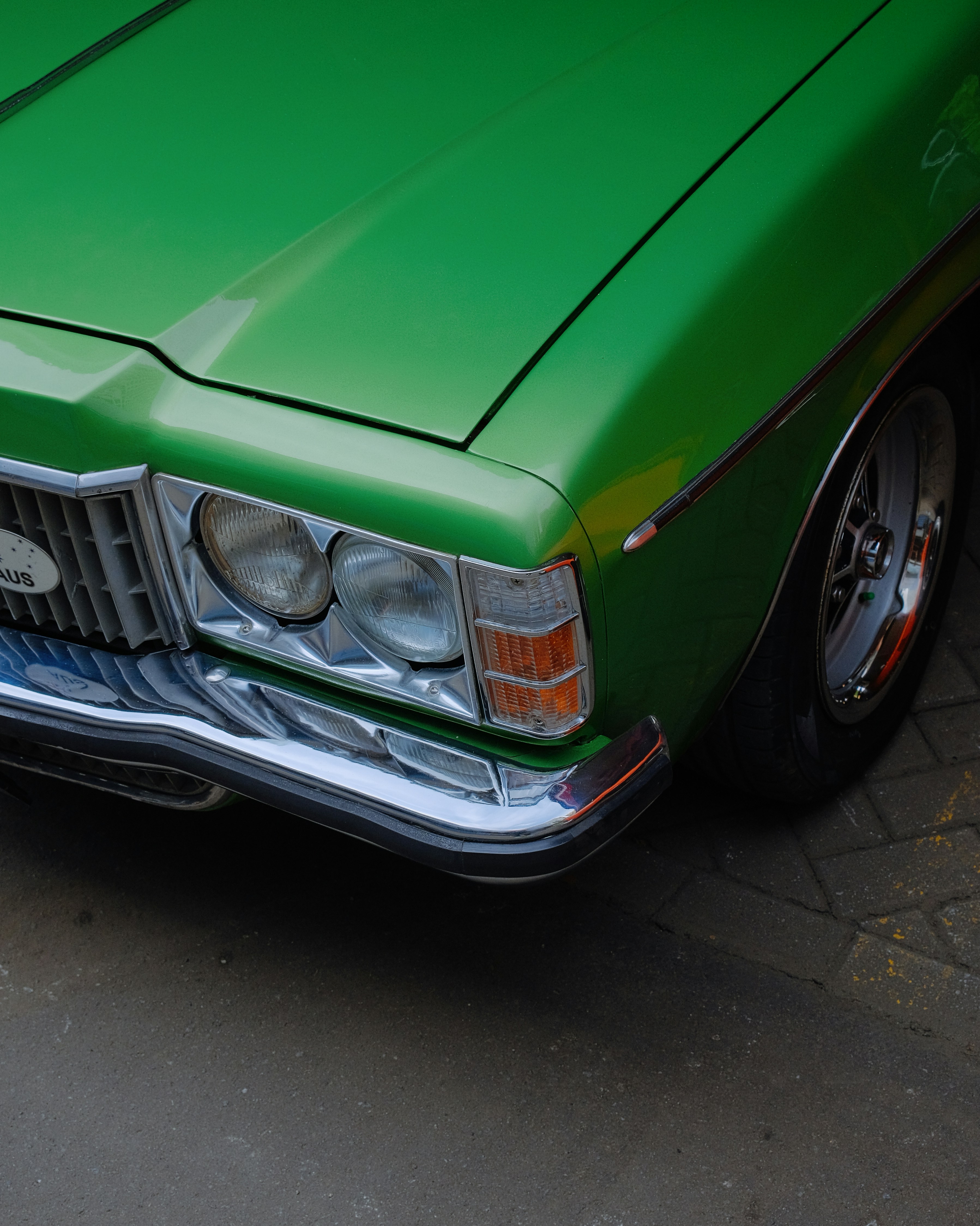Emerald Chrome: a cornered classic waiting in the street