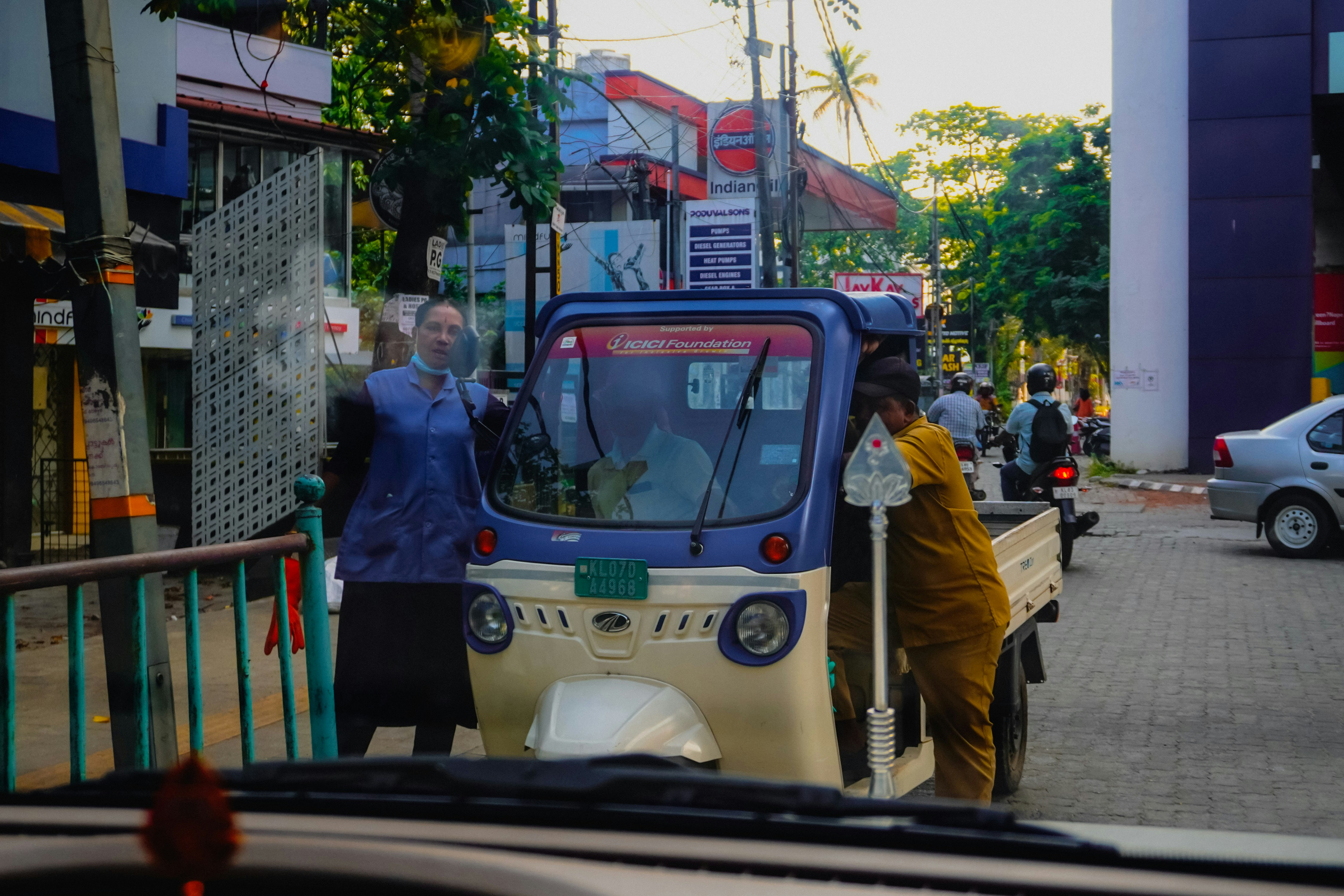 Street View Rendezvous: The Small Truck and Pedestrian Chorus