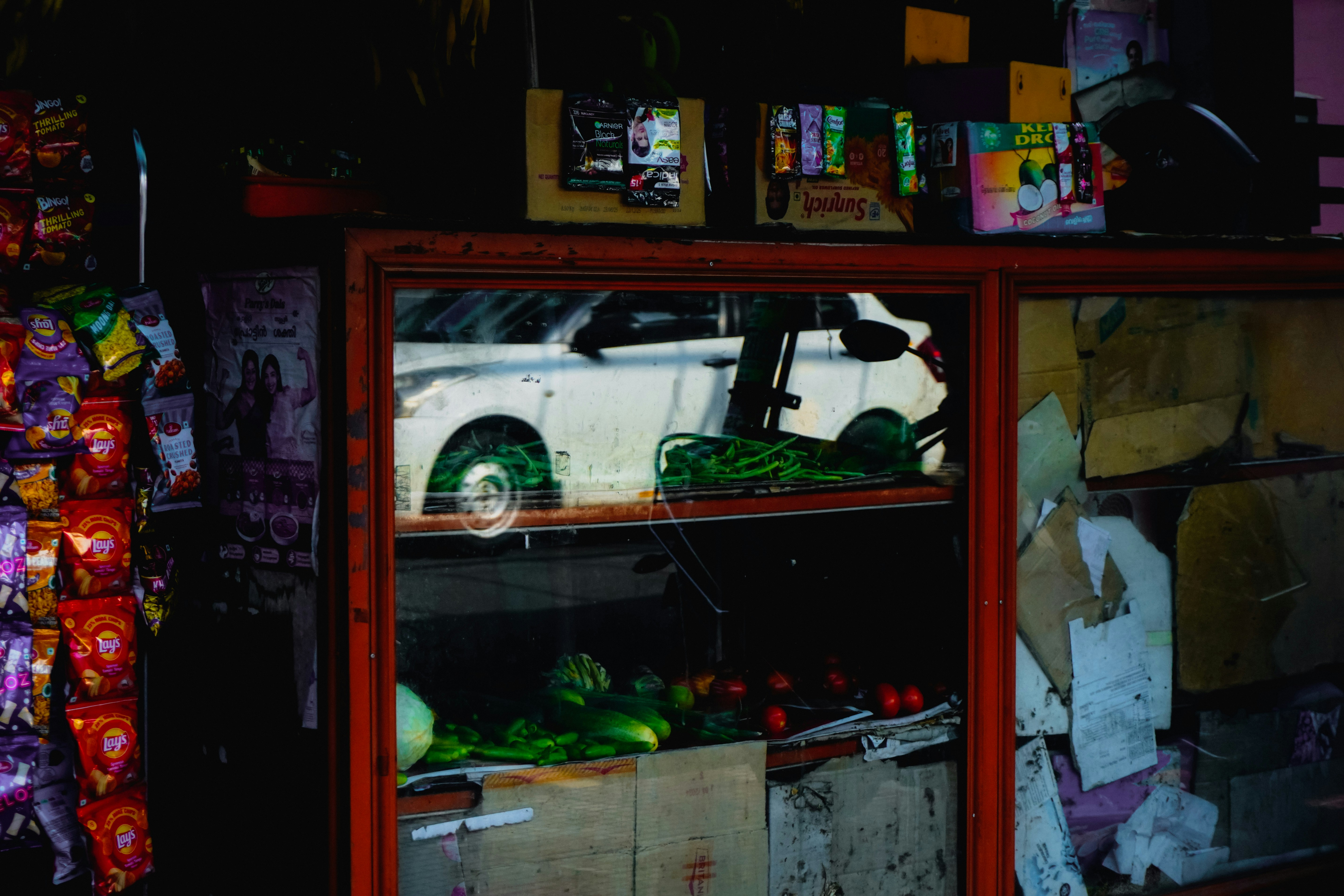 Windowed Market Echoes: A Glimpse Through the Glass