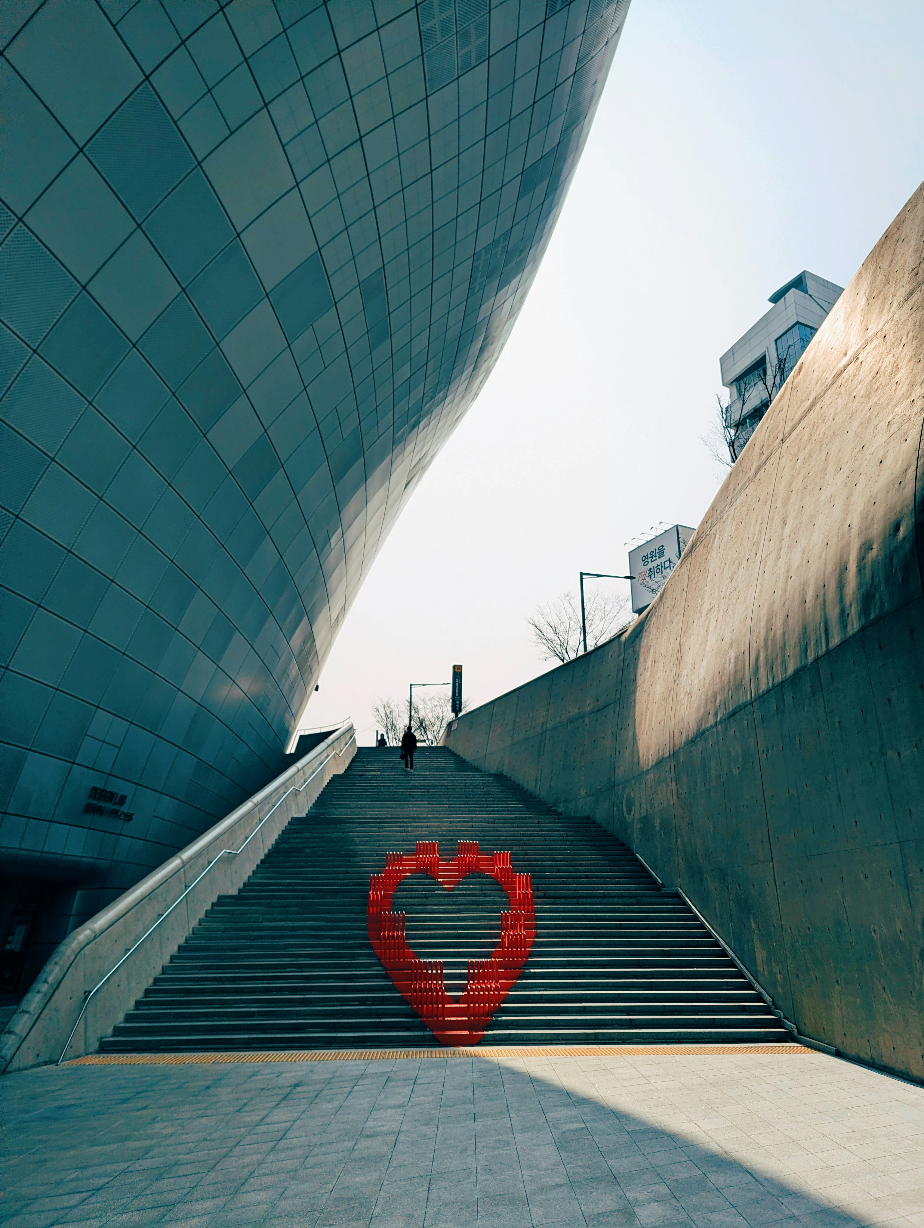 Red Heart of the Steps: Urban Geometry and Light