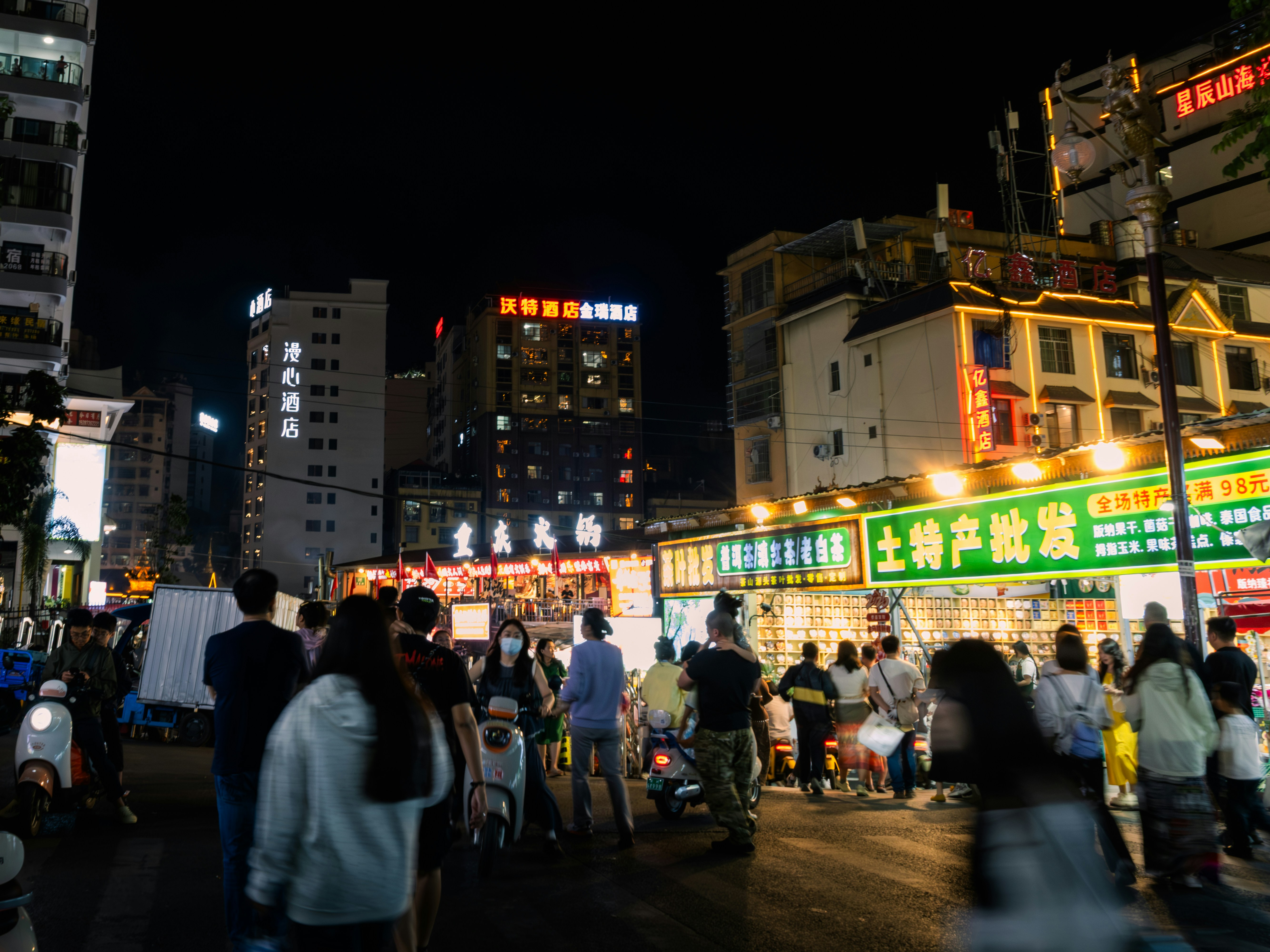 Night Market Pulse: Neon Signs, Shifting Crowds