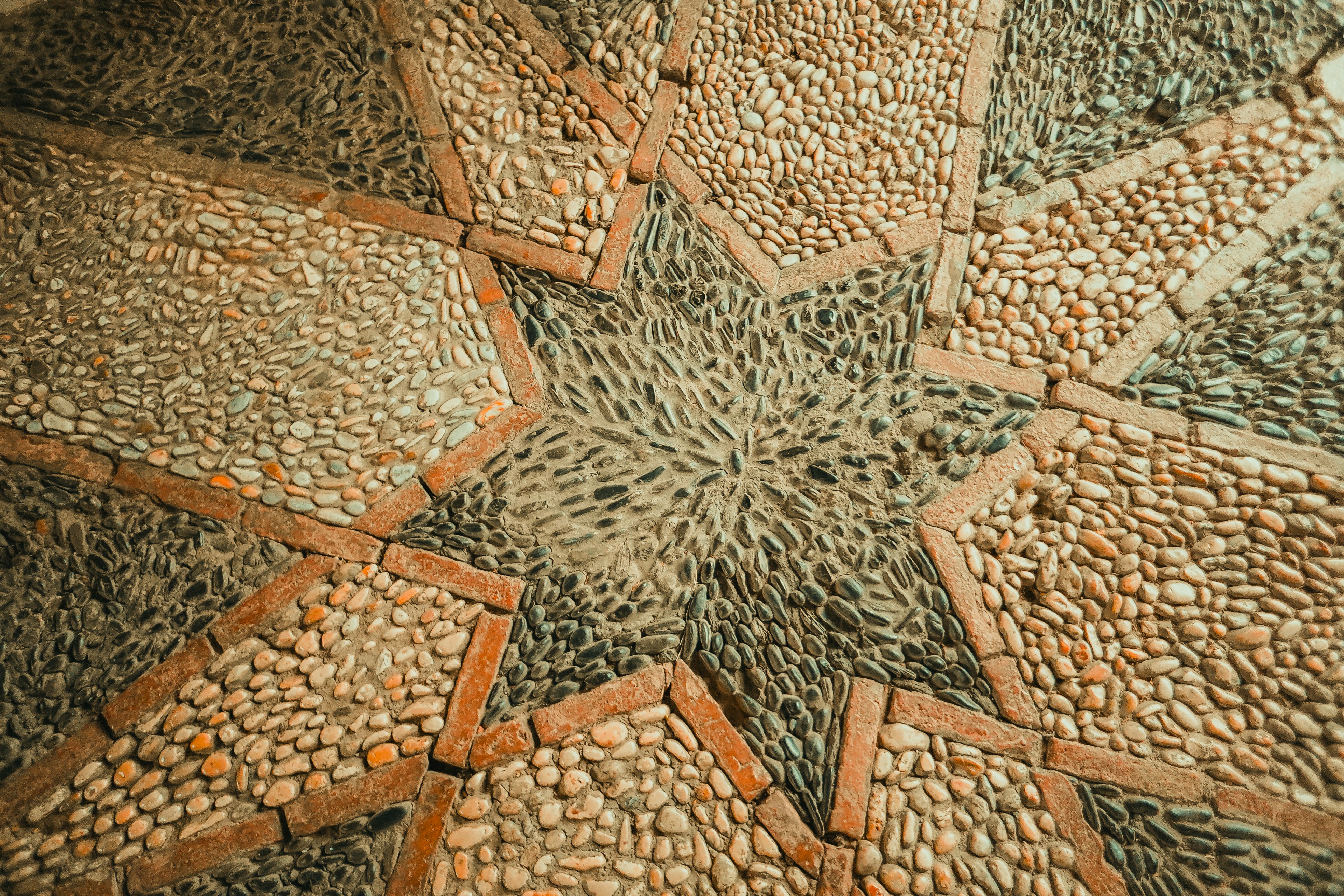 Starburst Mosaic: Pebble Pietra in Concrete Radiance