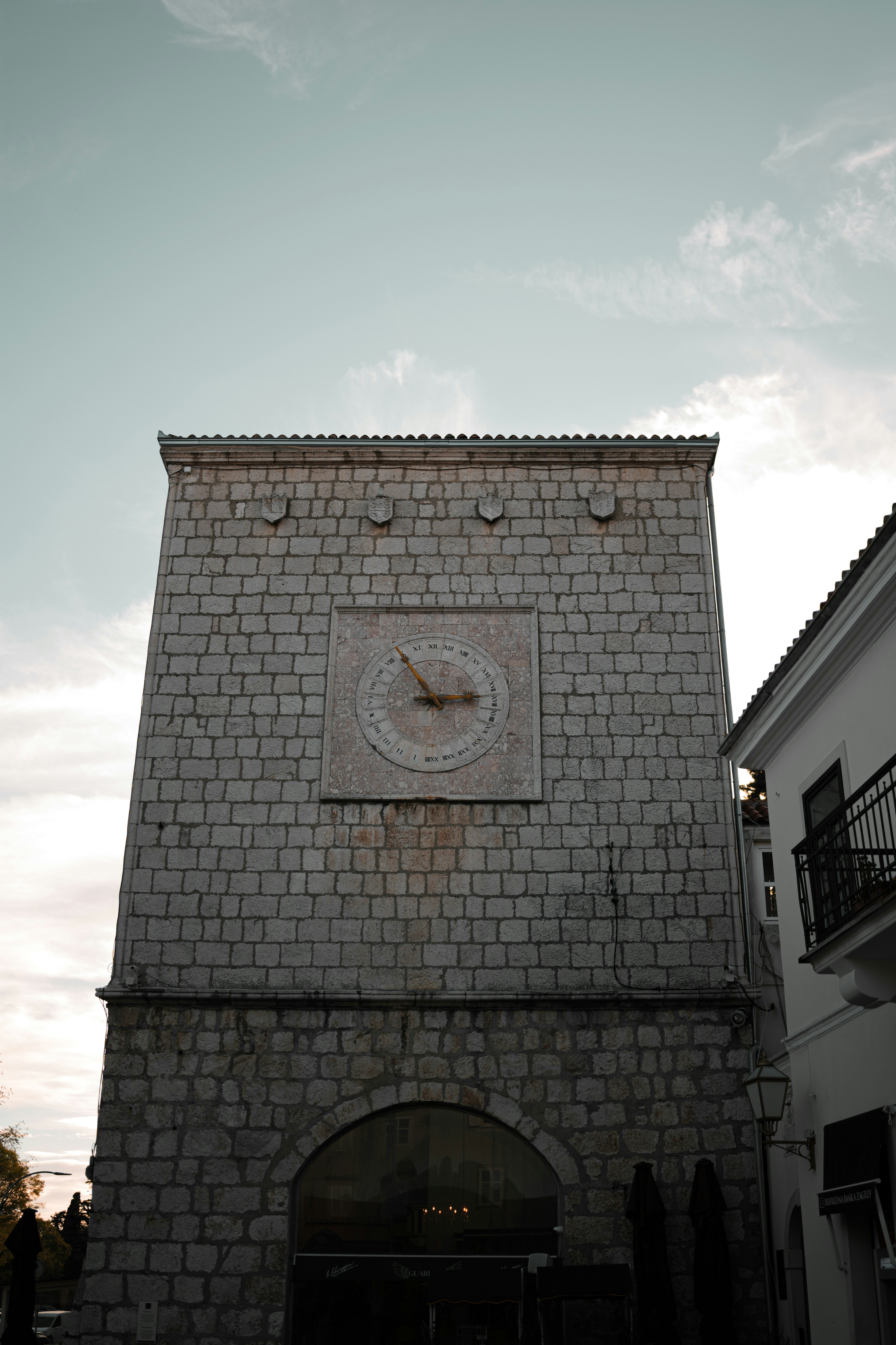 Timepiece on Stone Facade: A Clock Tower’s Quiet Presence