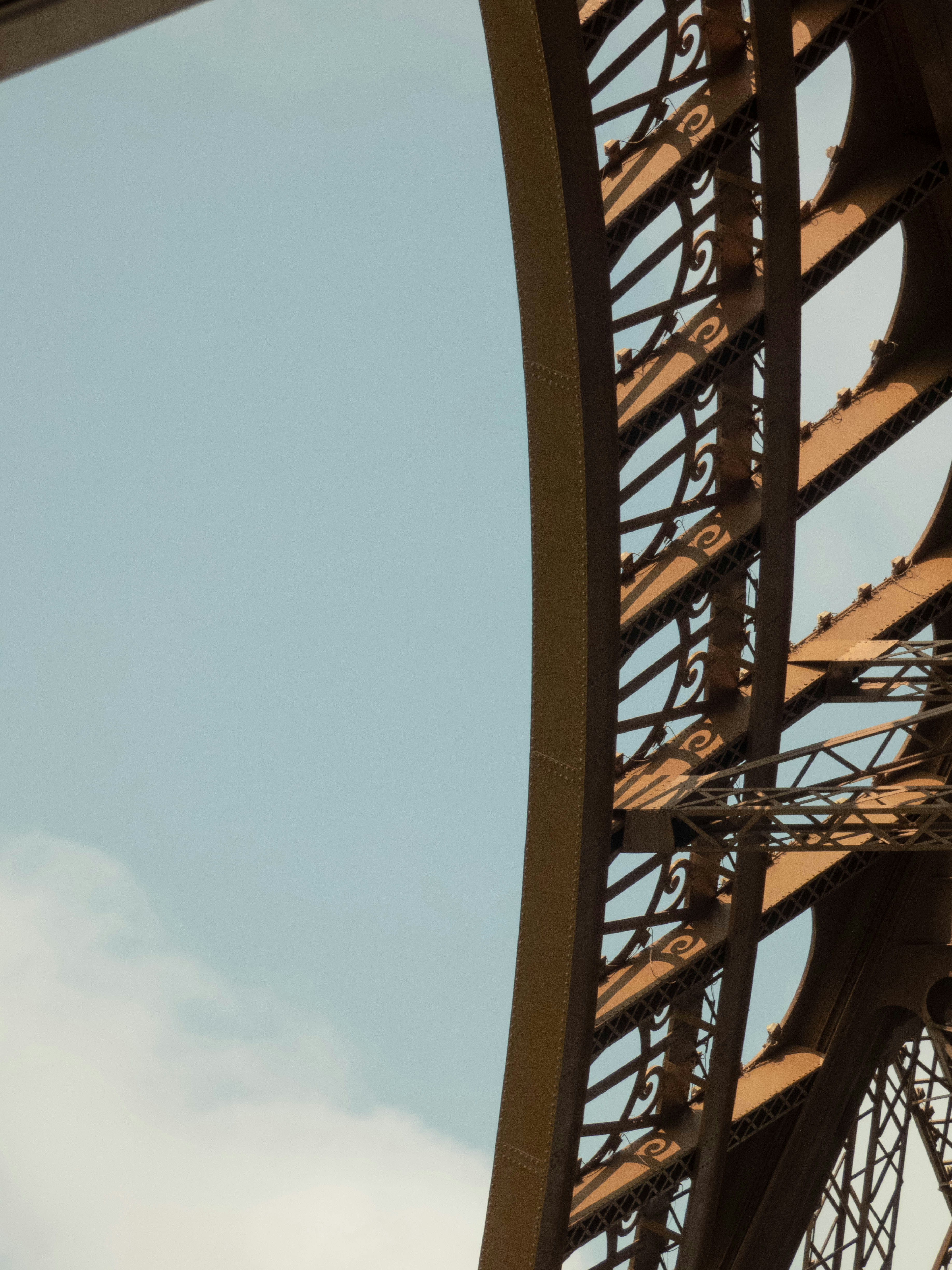 Iron Arc: A Skyward Slice of the Bridge’s Girders