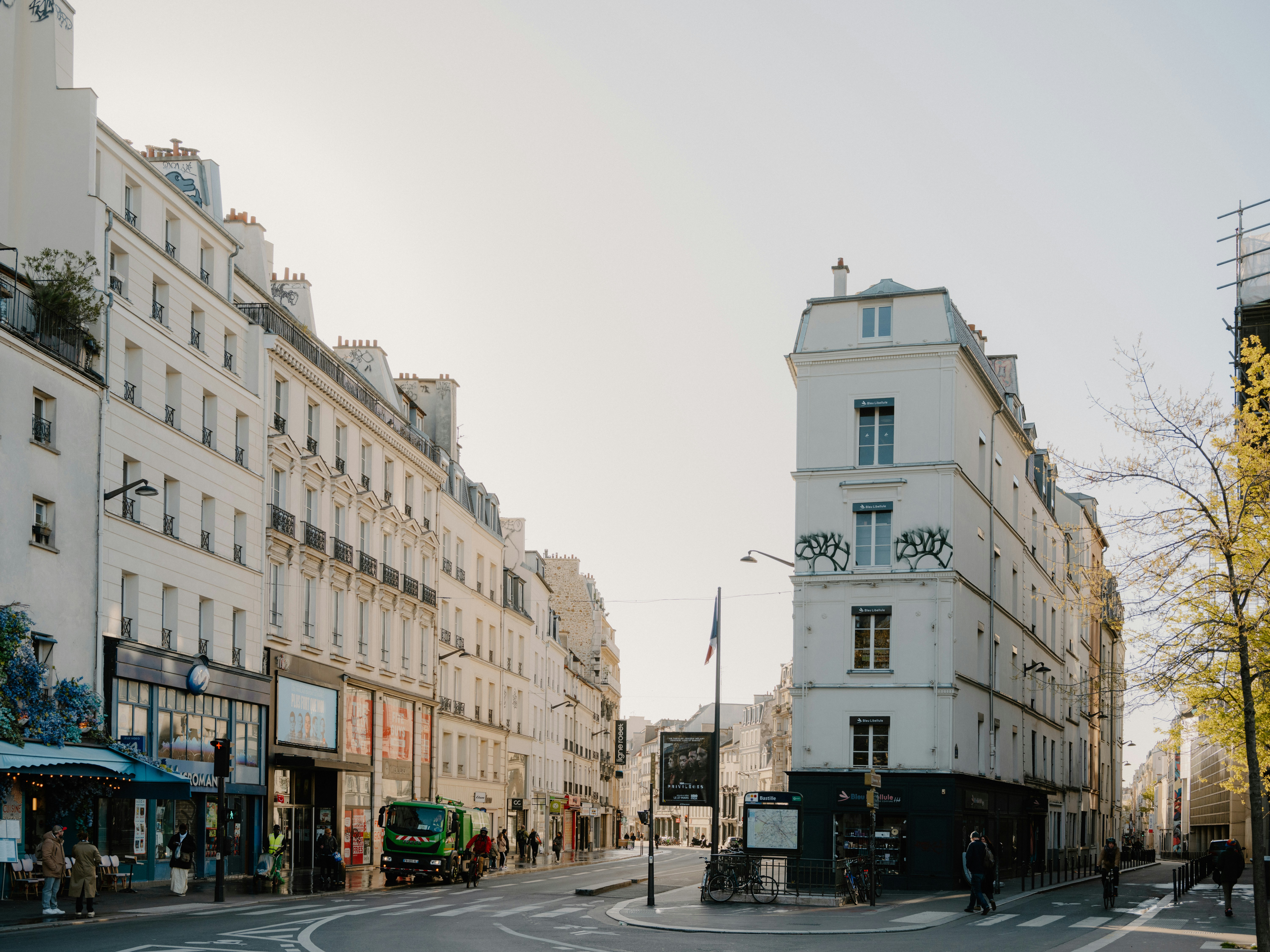 Parisian Street Corner: Sunlit Buildings, Quiet Pedestrian Flow
