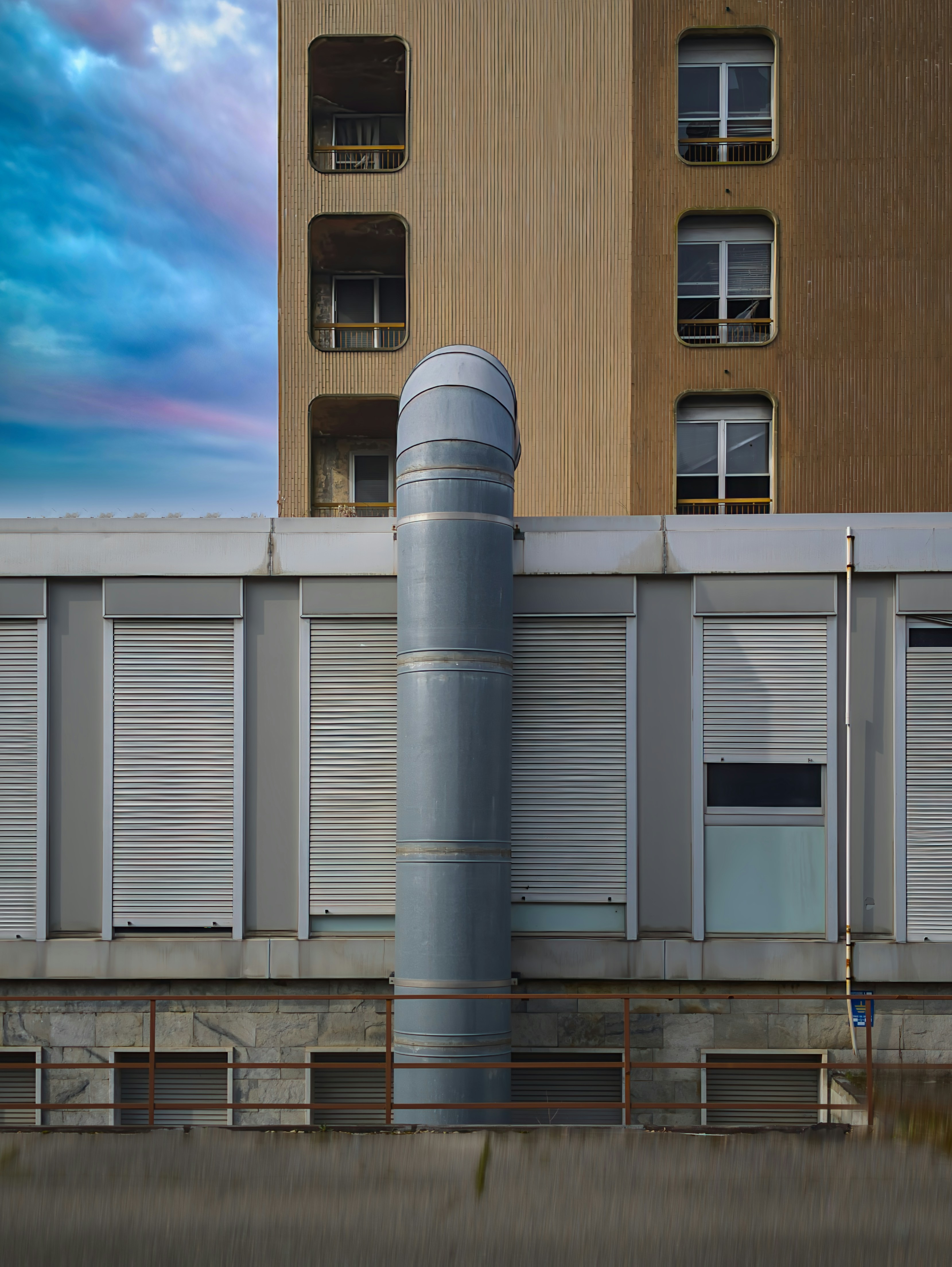 Vertical duct and industrial facade: a quiet meet of architecture