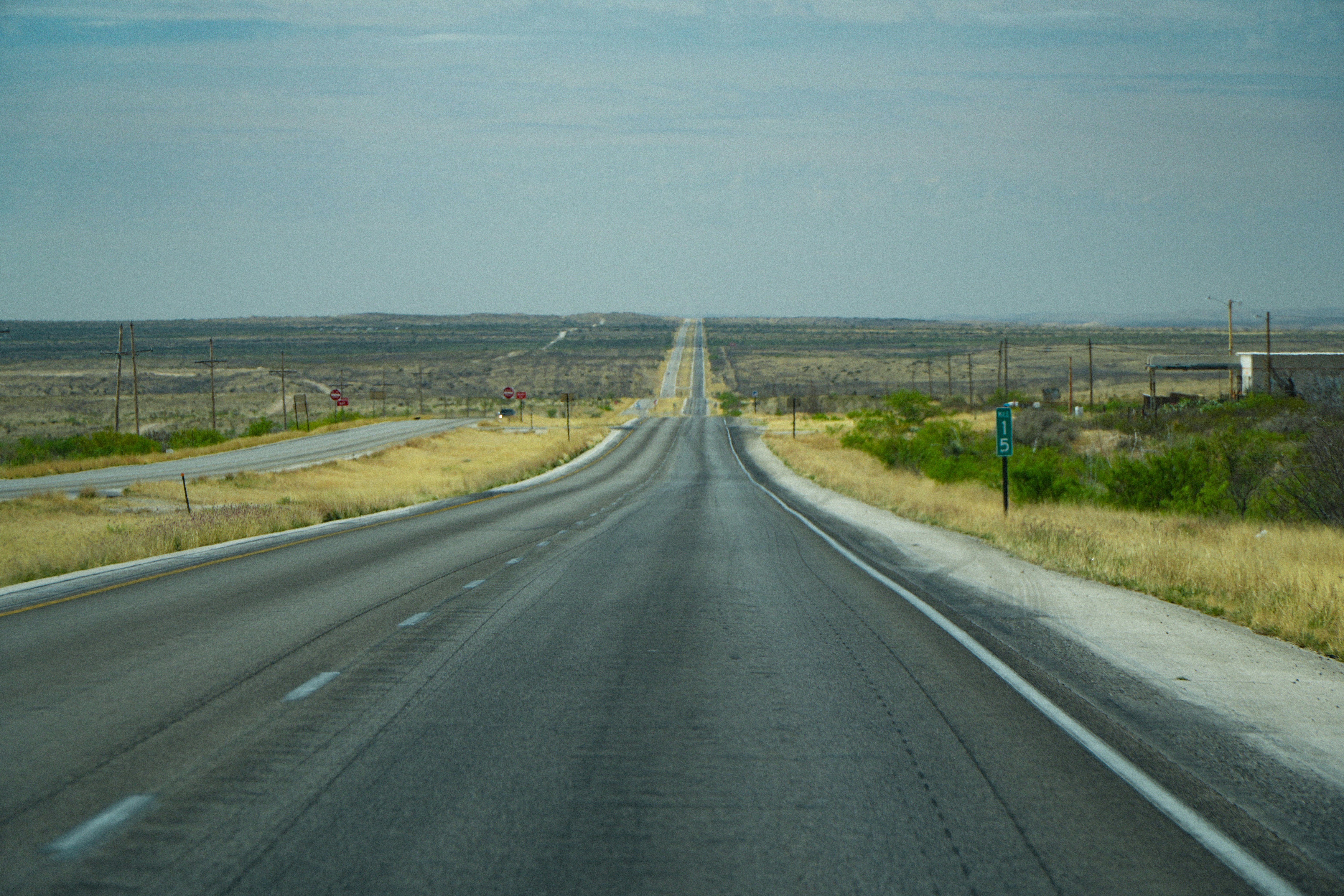 Endless Highway: A Quiet Stretch Toward the Distant Horizon