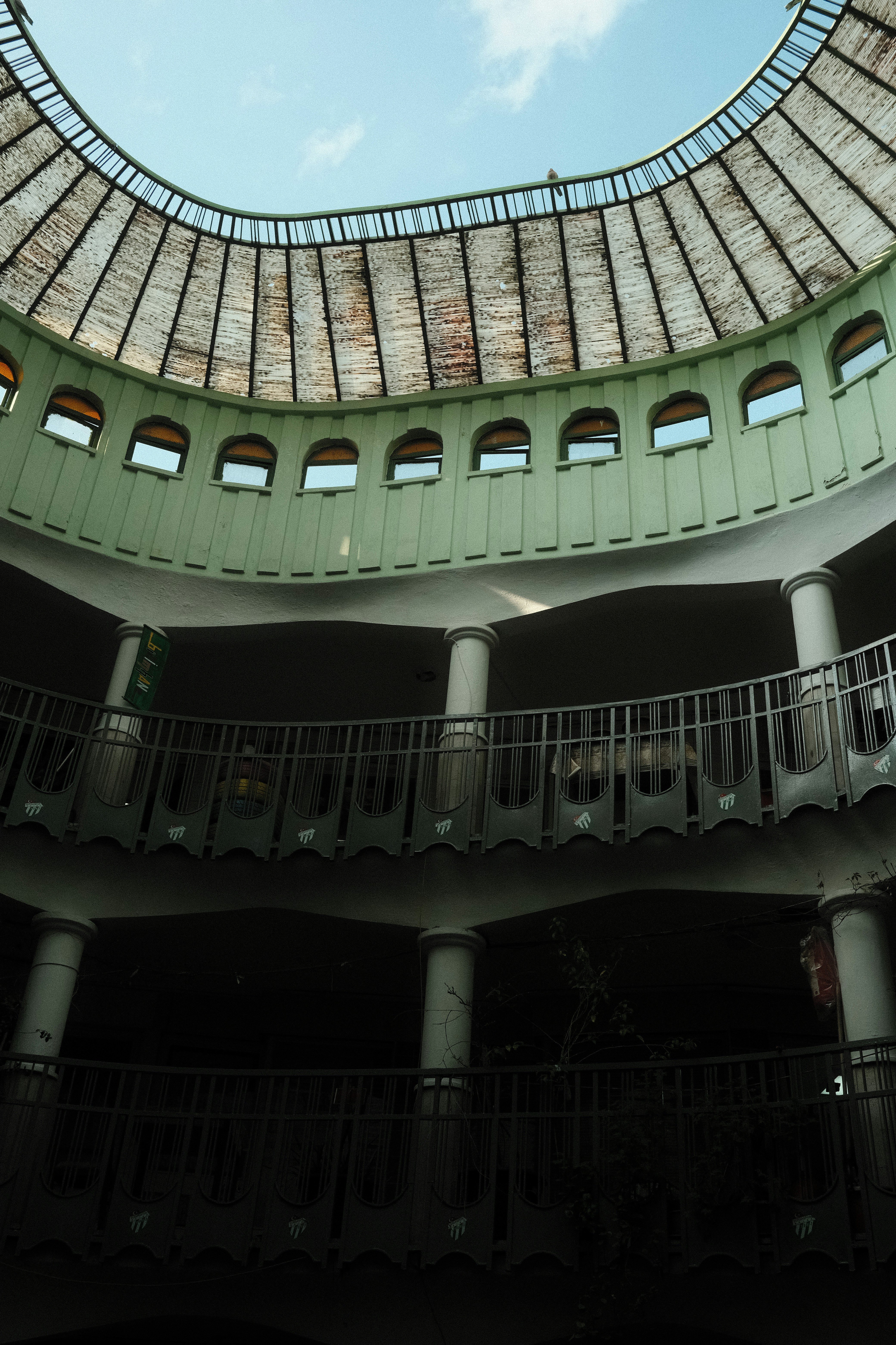 Open-air Atrium: Circular Courtyard Illuminated by Sky