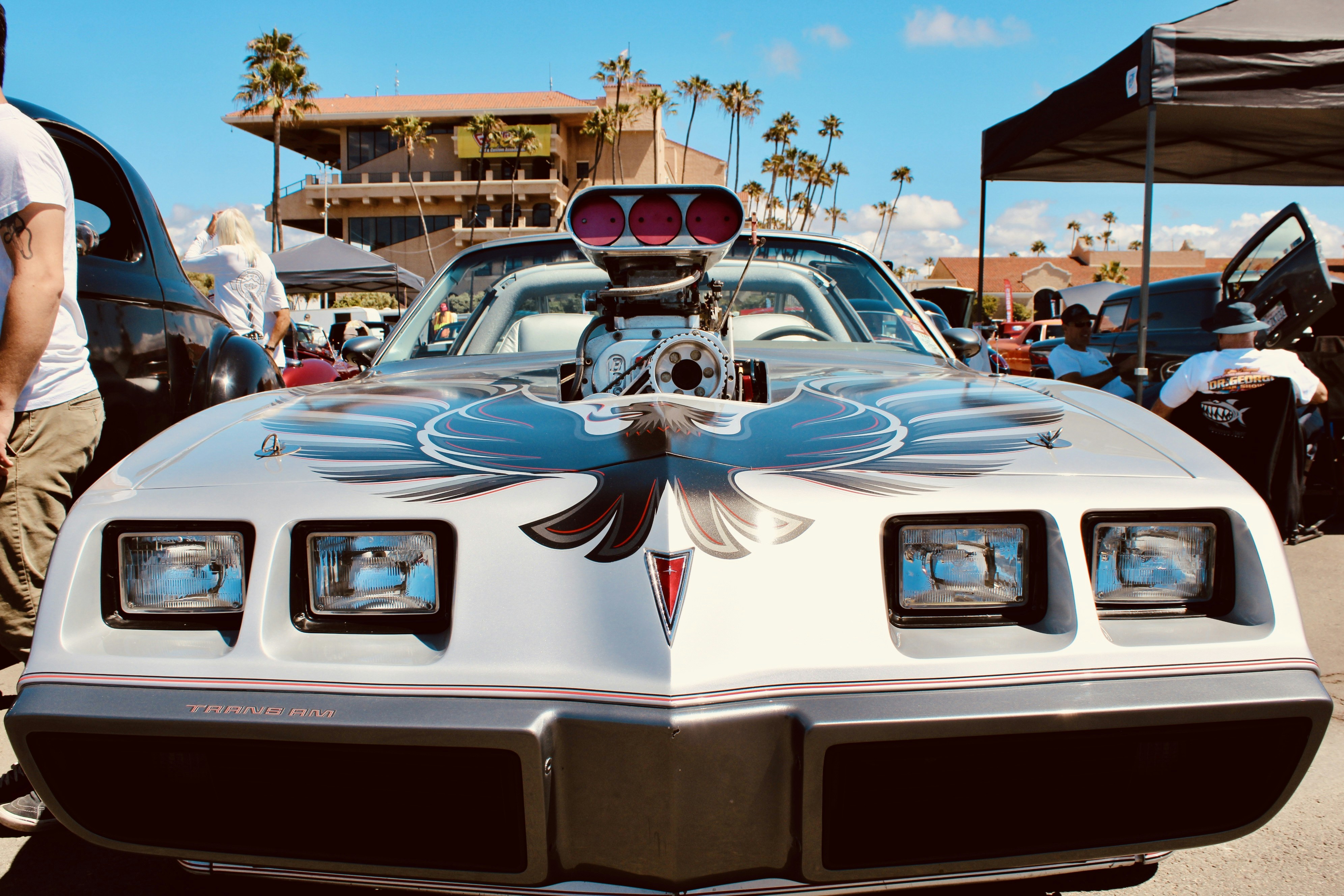 Front-and-Carved: A Custom Quad-Head Engine Car Stares Down the Field