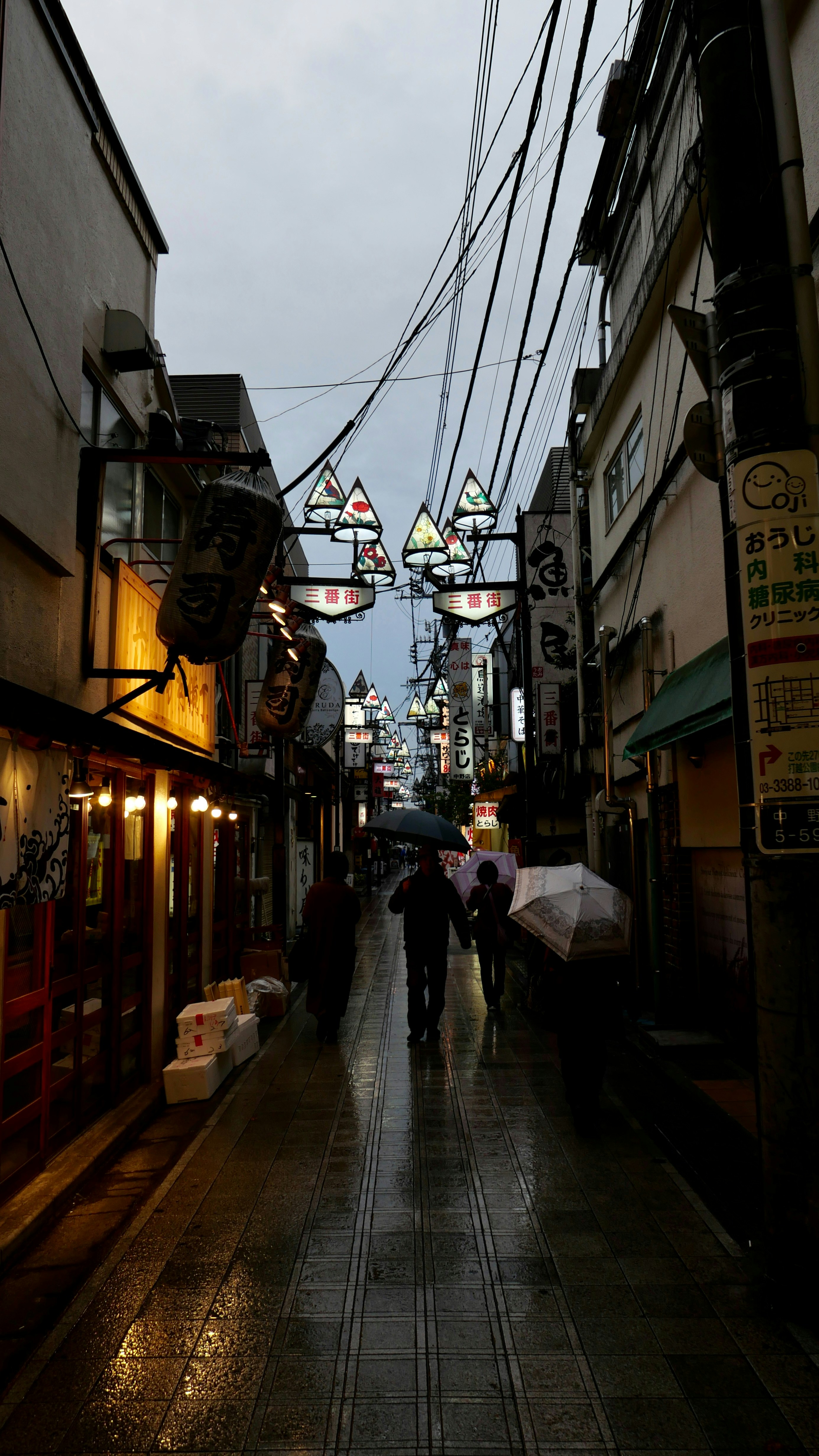 Lantern-lit Alley in Rain: A Window into a Night Market